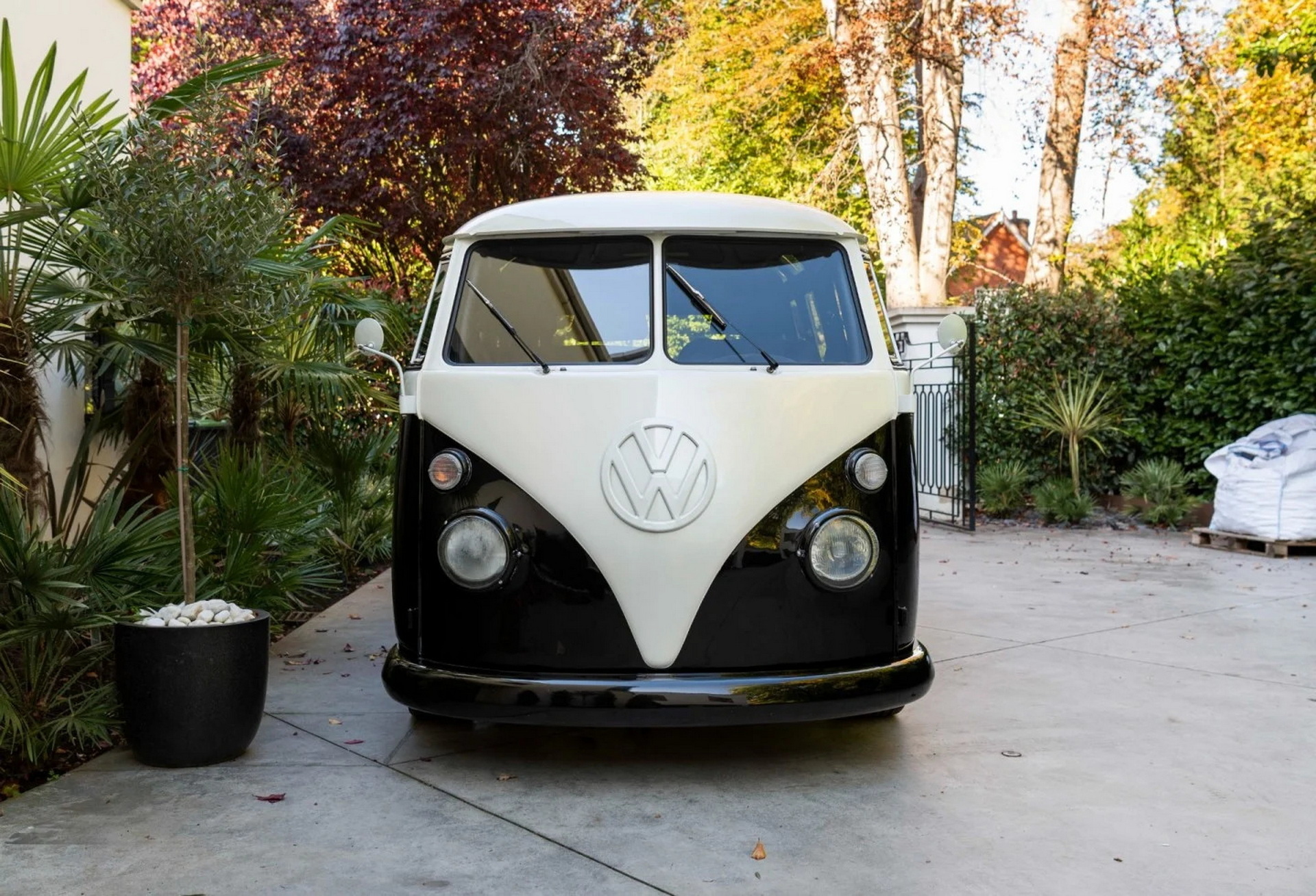 Tastefully Restored VW T1 Samba Bus Has A Porsche Engine | Carscoops