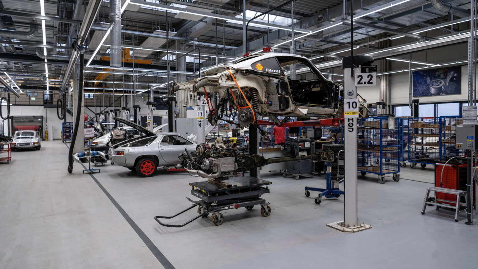 Iconic Porsche Rothmans 959 Paris-Dakar Rally Car Gets Breathtaking ...