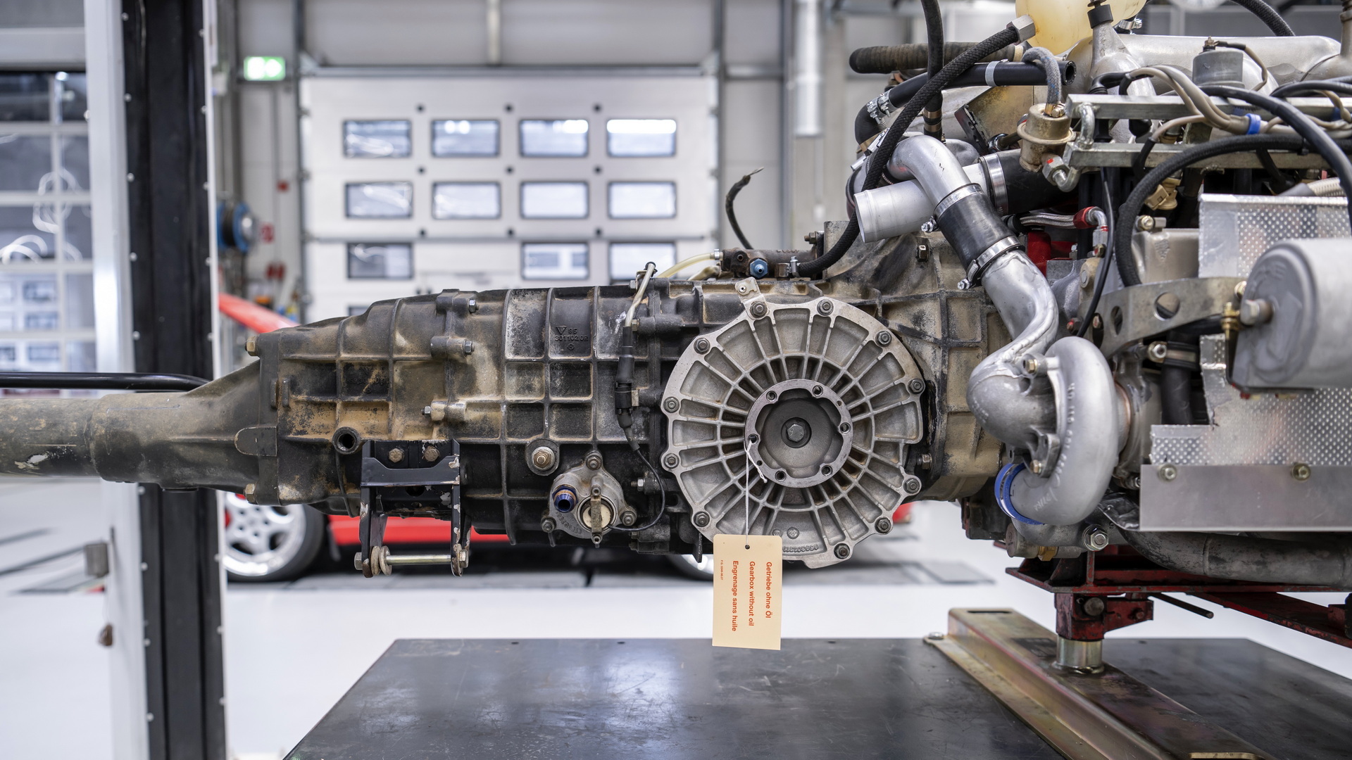 Iconic Porsche Rothmans 959 Paris-Dakar Rally Car Gets Breathtaking ...