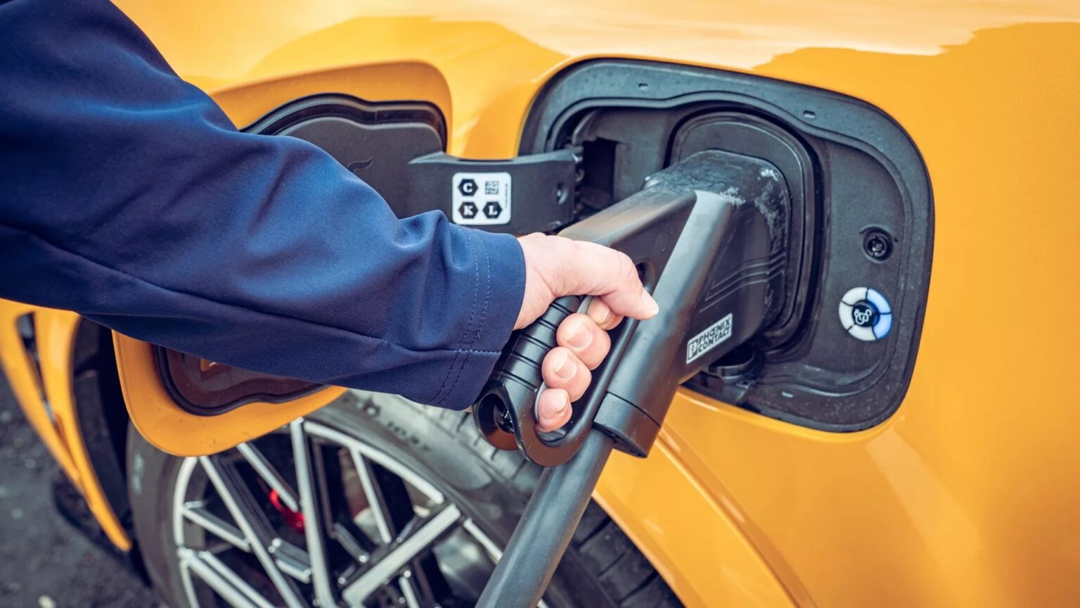 Ford Mustang Mach-E Powers Up With Cheaper, Faster-Charging LFP ...