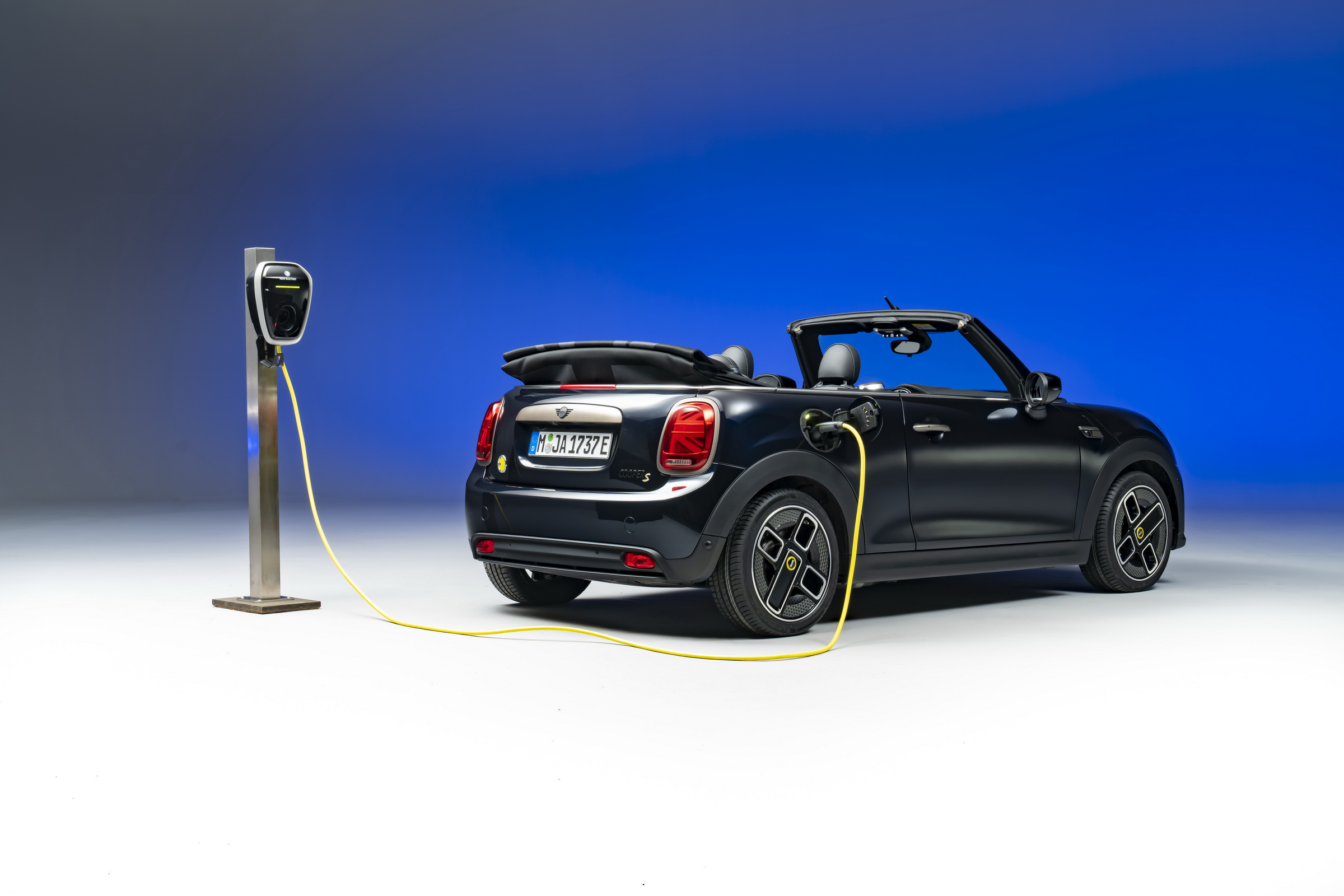 New Electric MINI Cooper SE Convertible Capped At 999 Units, US Buyers ...