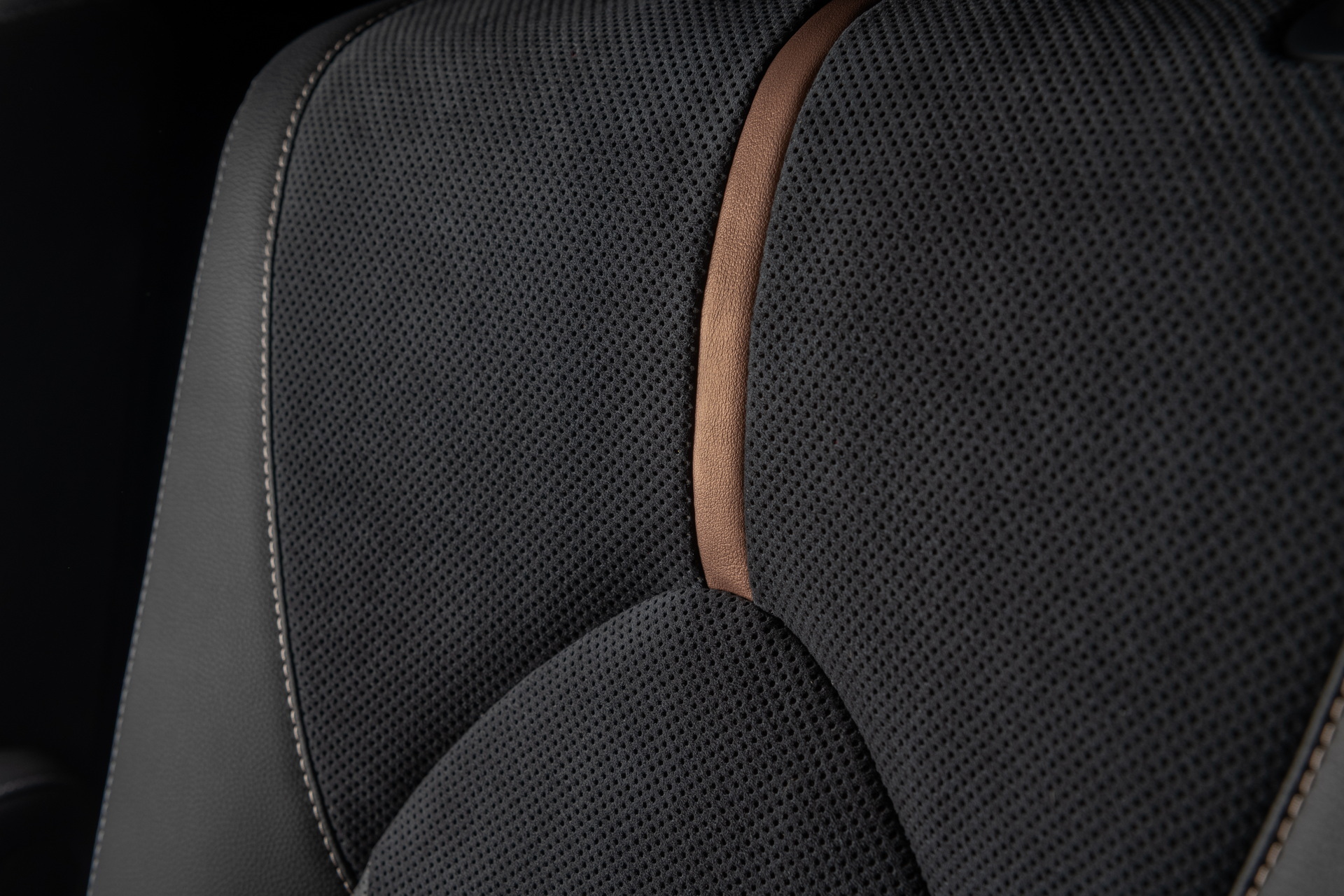 New 2024 Toyota Grand Highlander Has 13 Cupholders, 7 USB Ports, And Up ...
