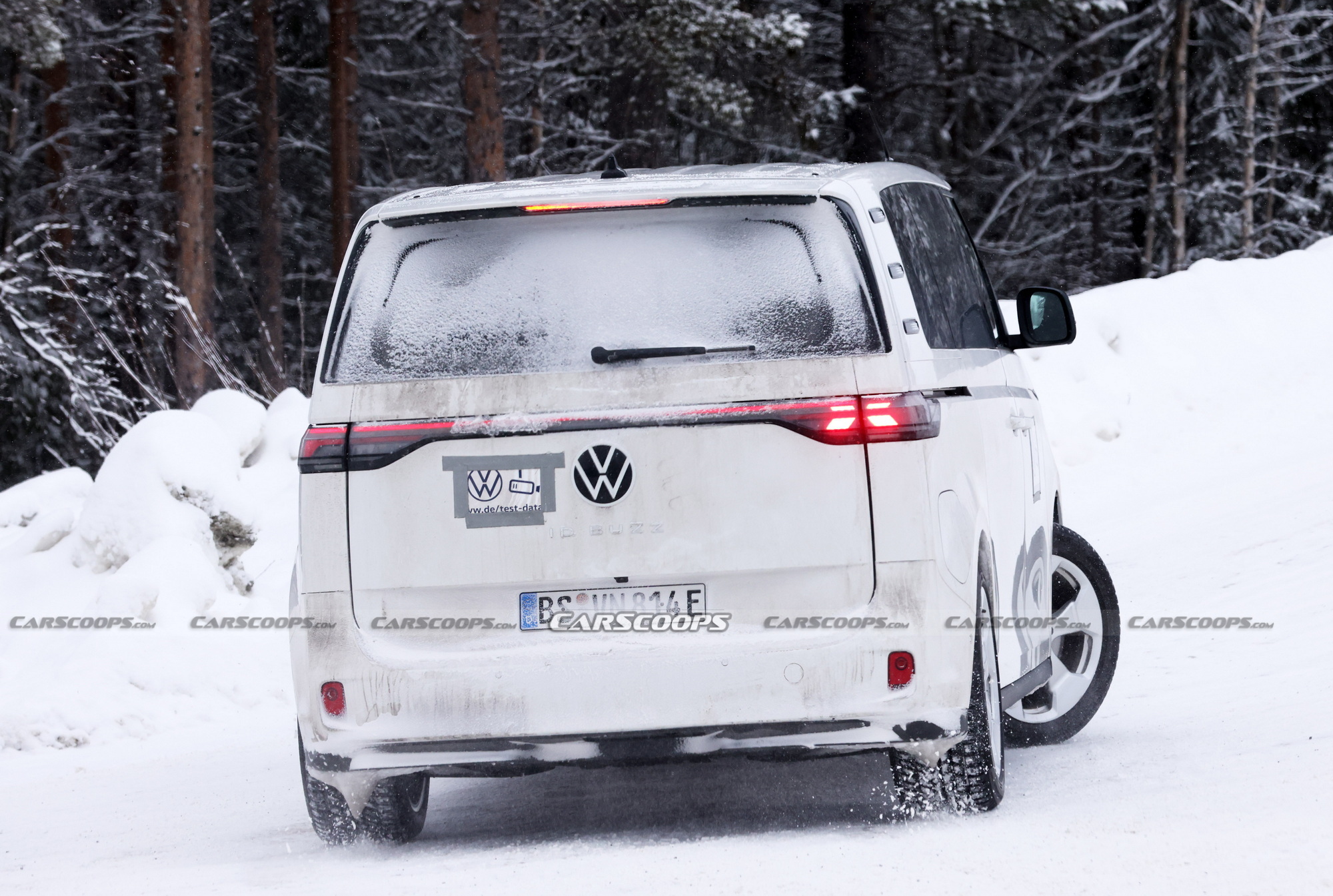 America’s 2024 VW ID. Buzz Long Wheelbase Caught Undisguised | Carscoops