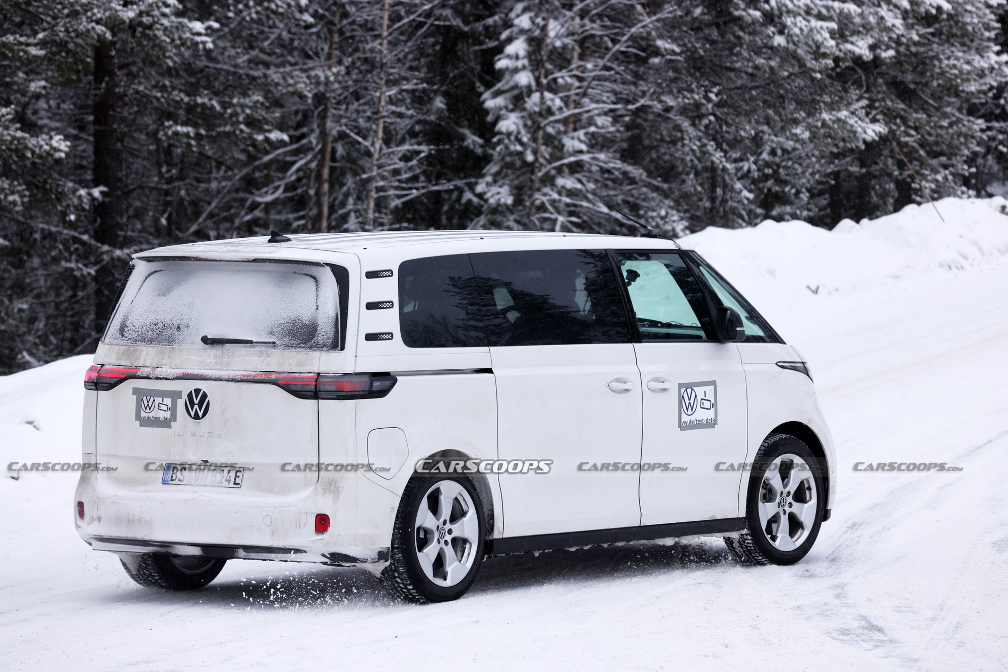 America’s 2024 VW ID. Buzz Long Wheelbase Caught Undisguised | Carscoops