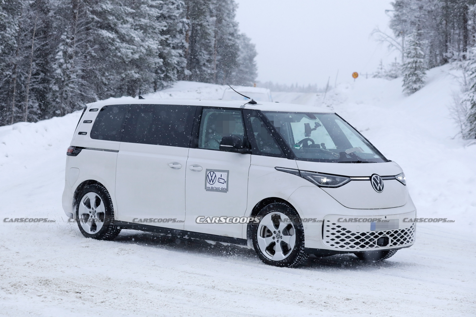 America’s 2024 VW ID. Buzz Long Wheelbase Caught Undisguised | Carscoops
