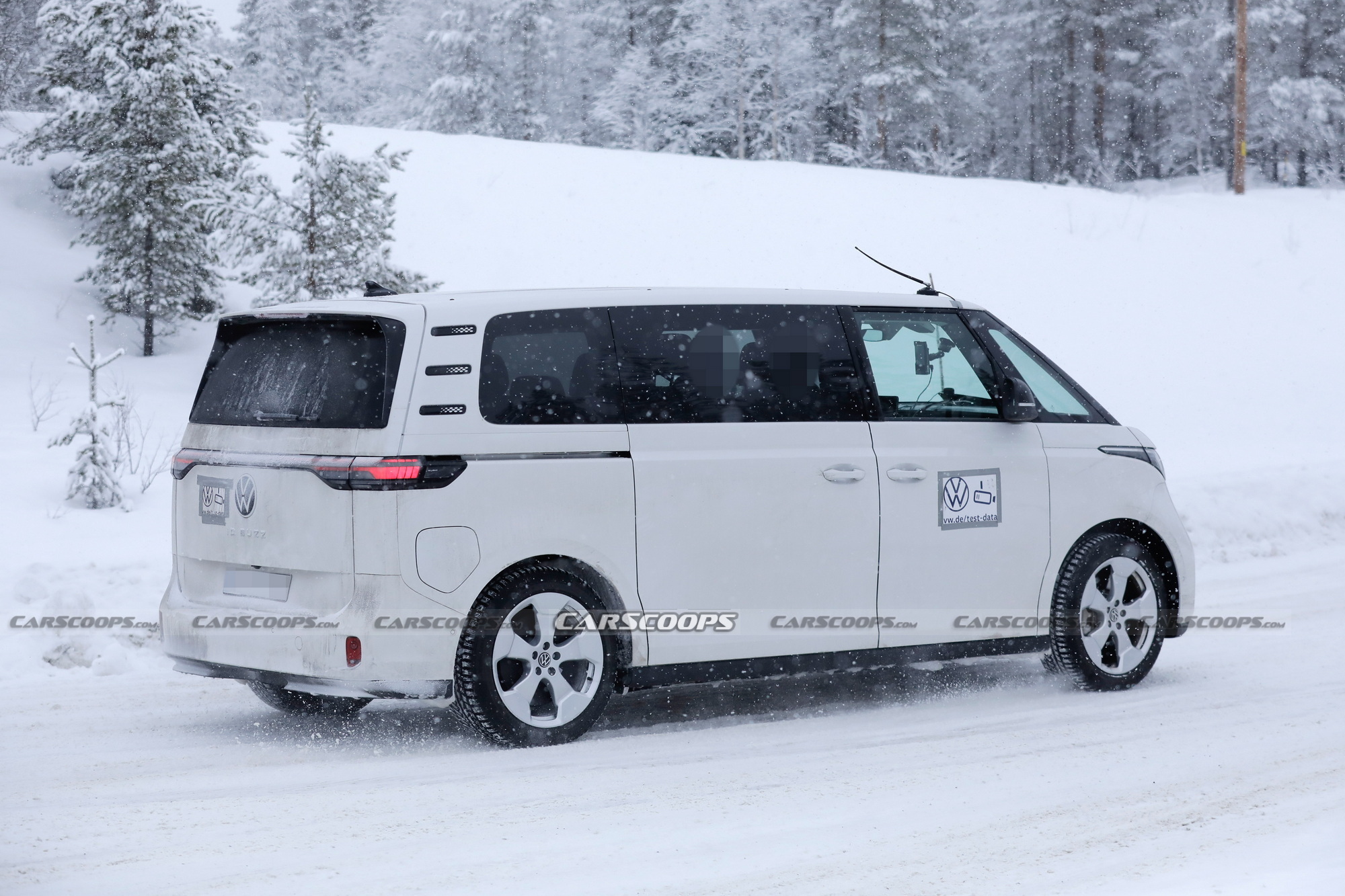 America’s 2024 VW ID. Buzz Long Wheelbase Caught Undisguised | Carscoops