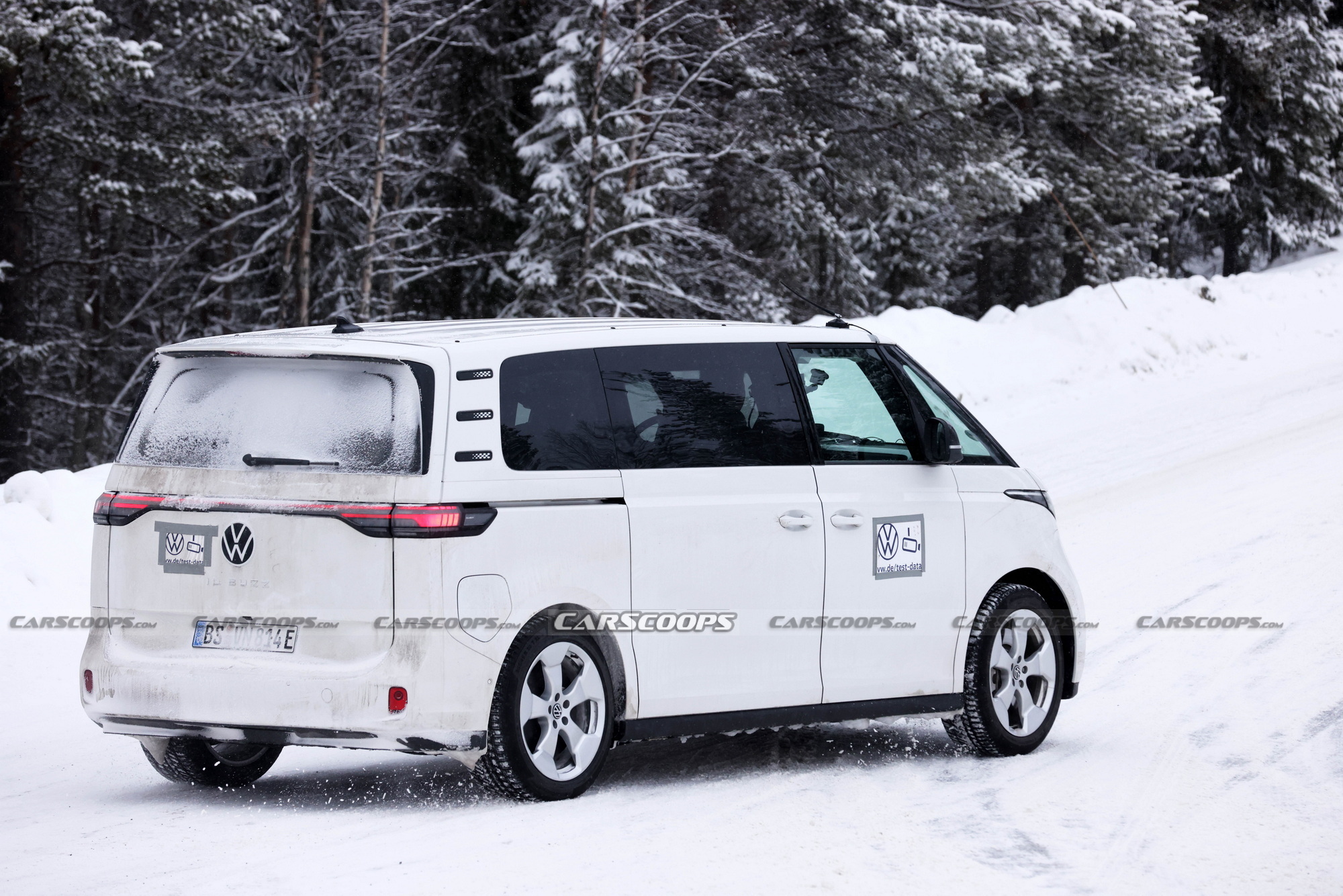 America’s 2024 VW ID. Buzz Long Wheelbase Caught Undisguised | Carscoops