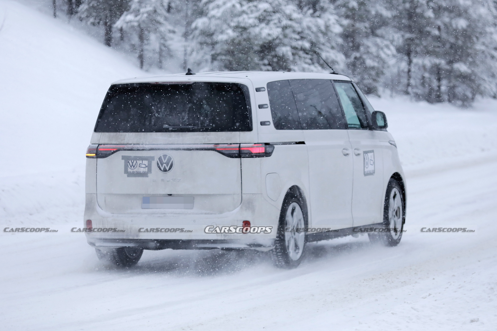 America’s 2024 VW ID. Buzz Long Wheelbase Caught Undisguised | Carscoops