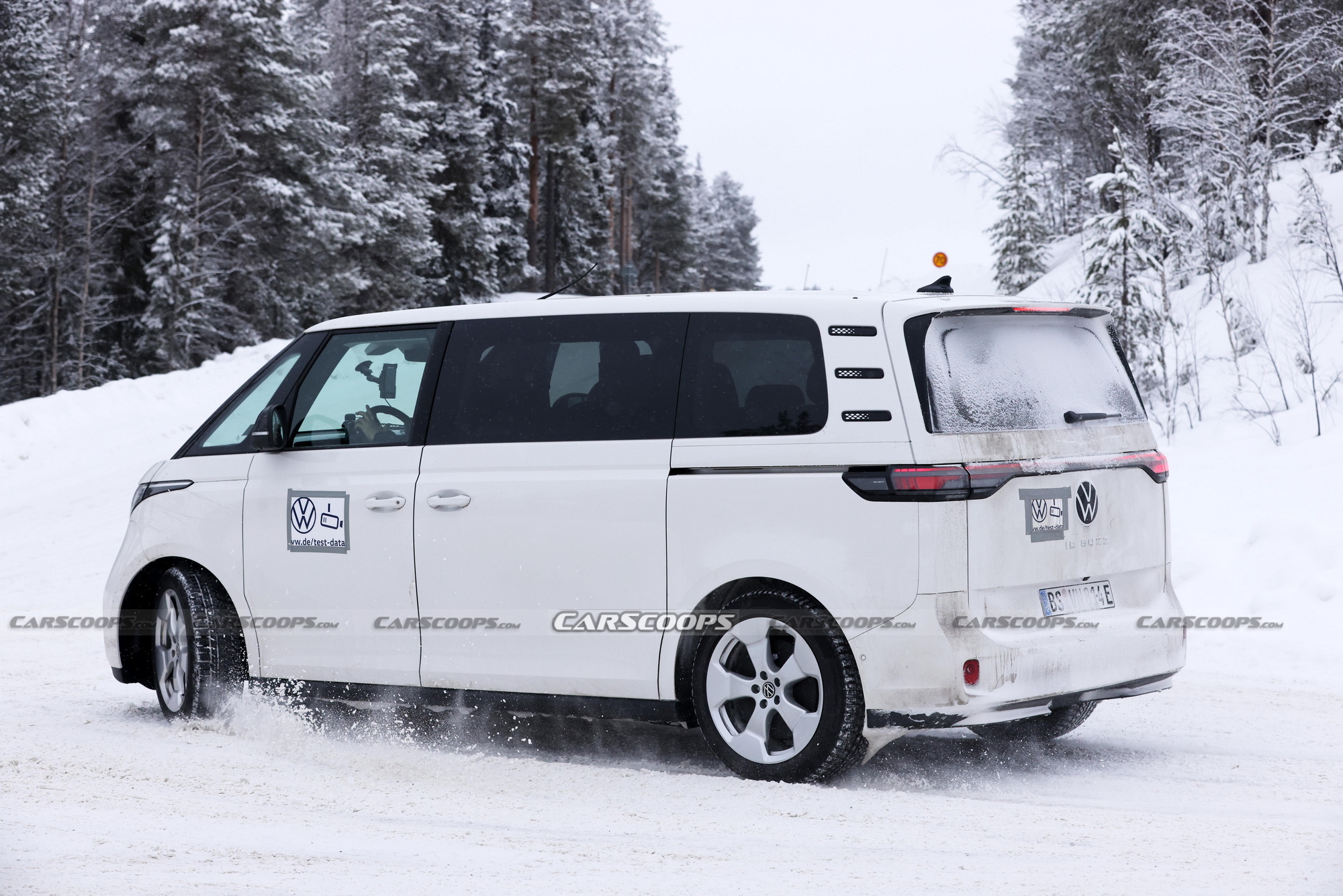 America’s 2024 VW ID. Buzz Long Wheelbase Caught Undisguised | Carscoops