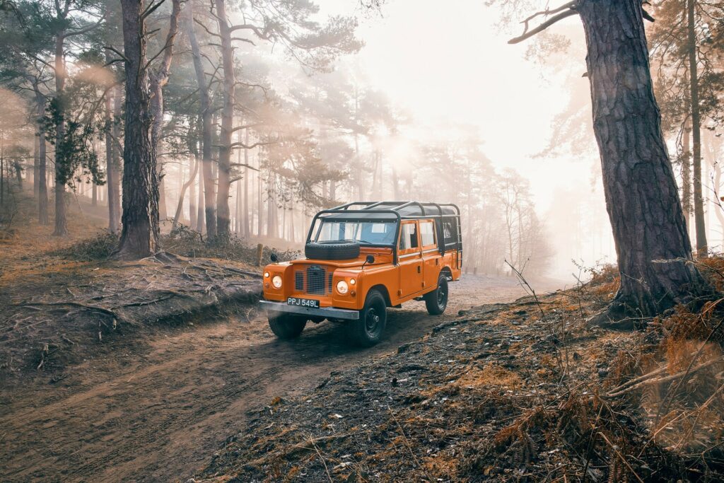 British Restorer Makes The Perfect 1973 Land Rover For The Swiss Alps ...