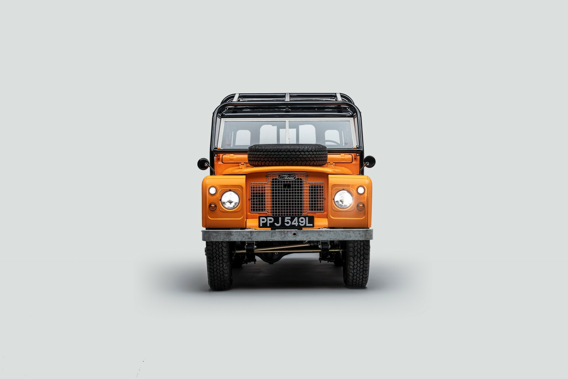 British Restorer Makes The Perfect 1973 Land Rover For The Swiss Alps ...