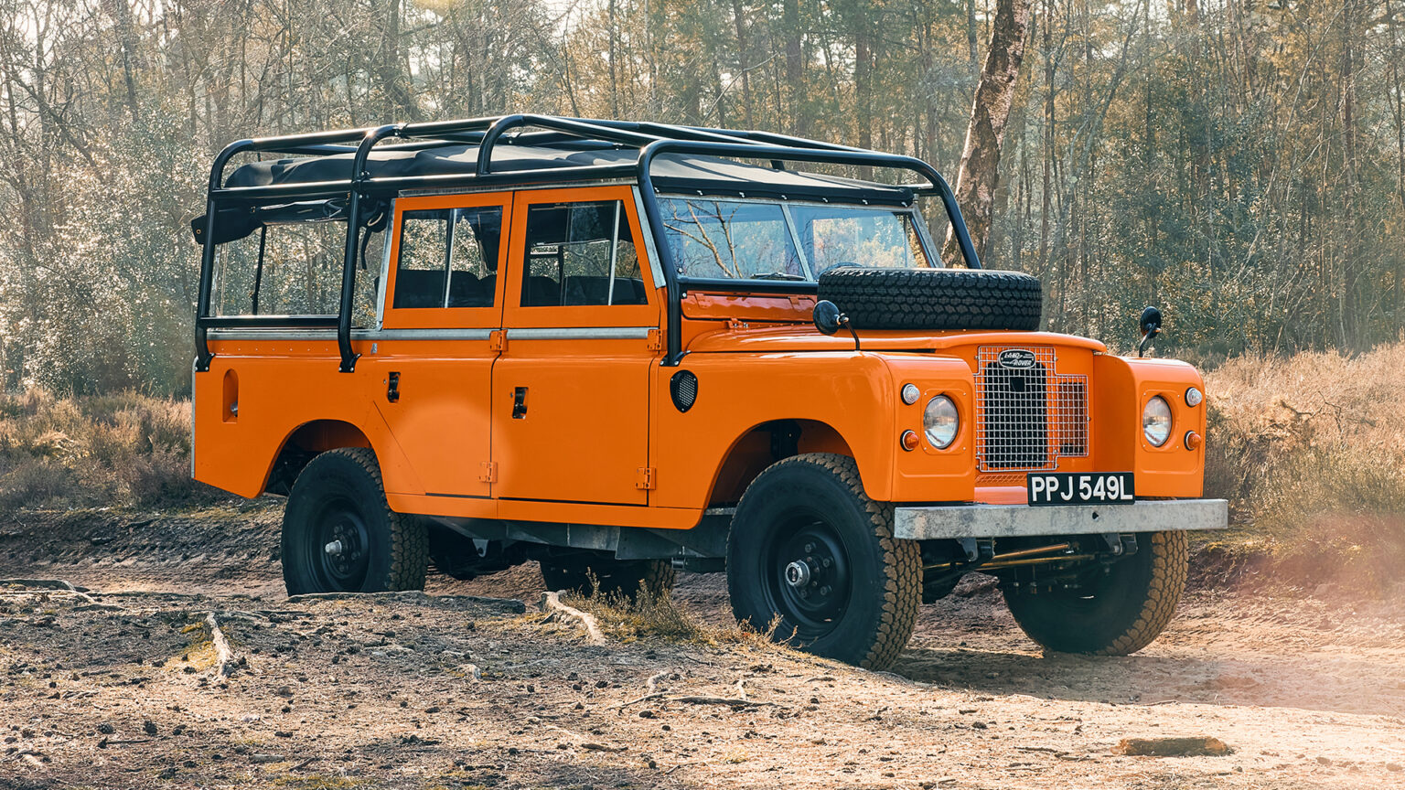 British Restorer Makes The Perfect 1973 Land Rover For The Swiss Alps ...