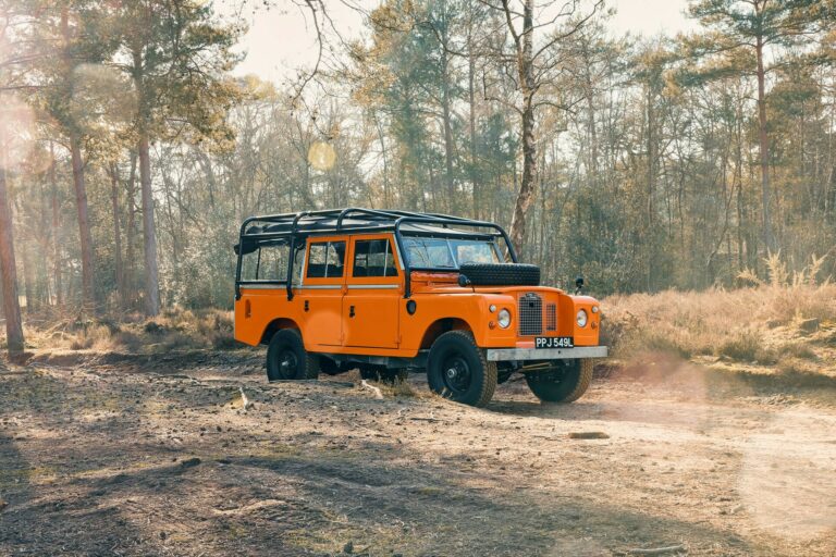 British Restorer Makes The Perfect 1973 Land Rover For The Swiss Alps ...