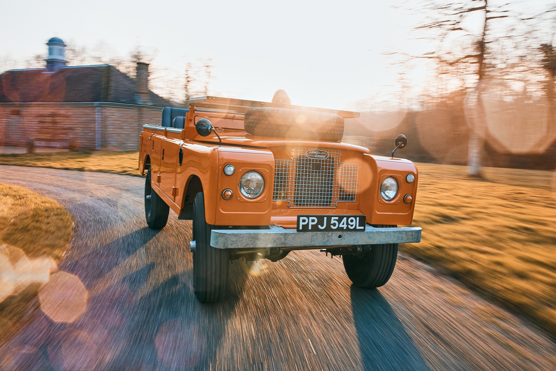 British Restorer Makes The Perfect 1973 Land Rover For The Swiss Alps ...