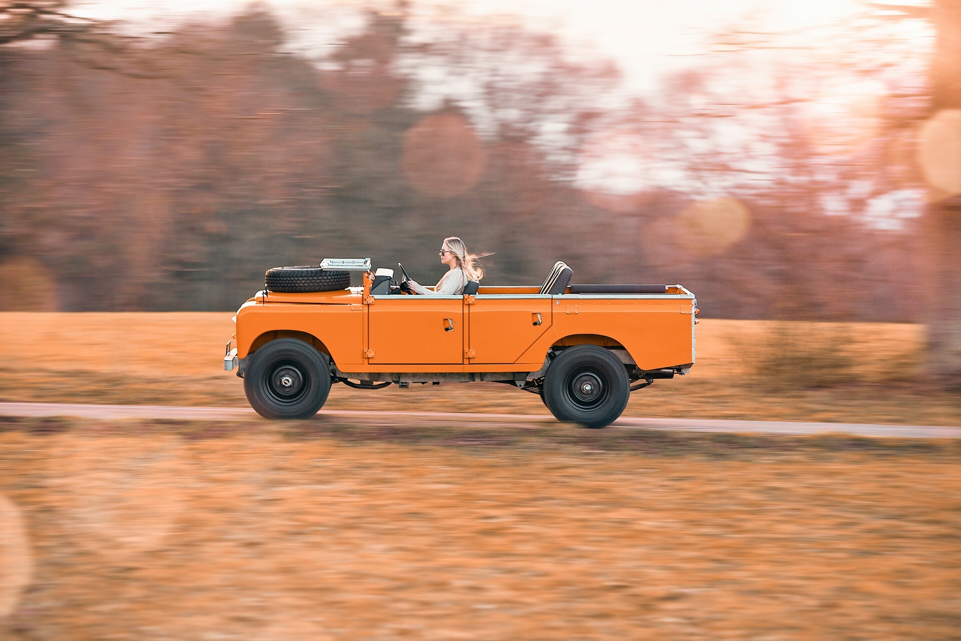 British Restorer Makes The Perfect 1973 Land Rover For The Swiss Alps ...