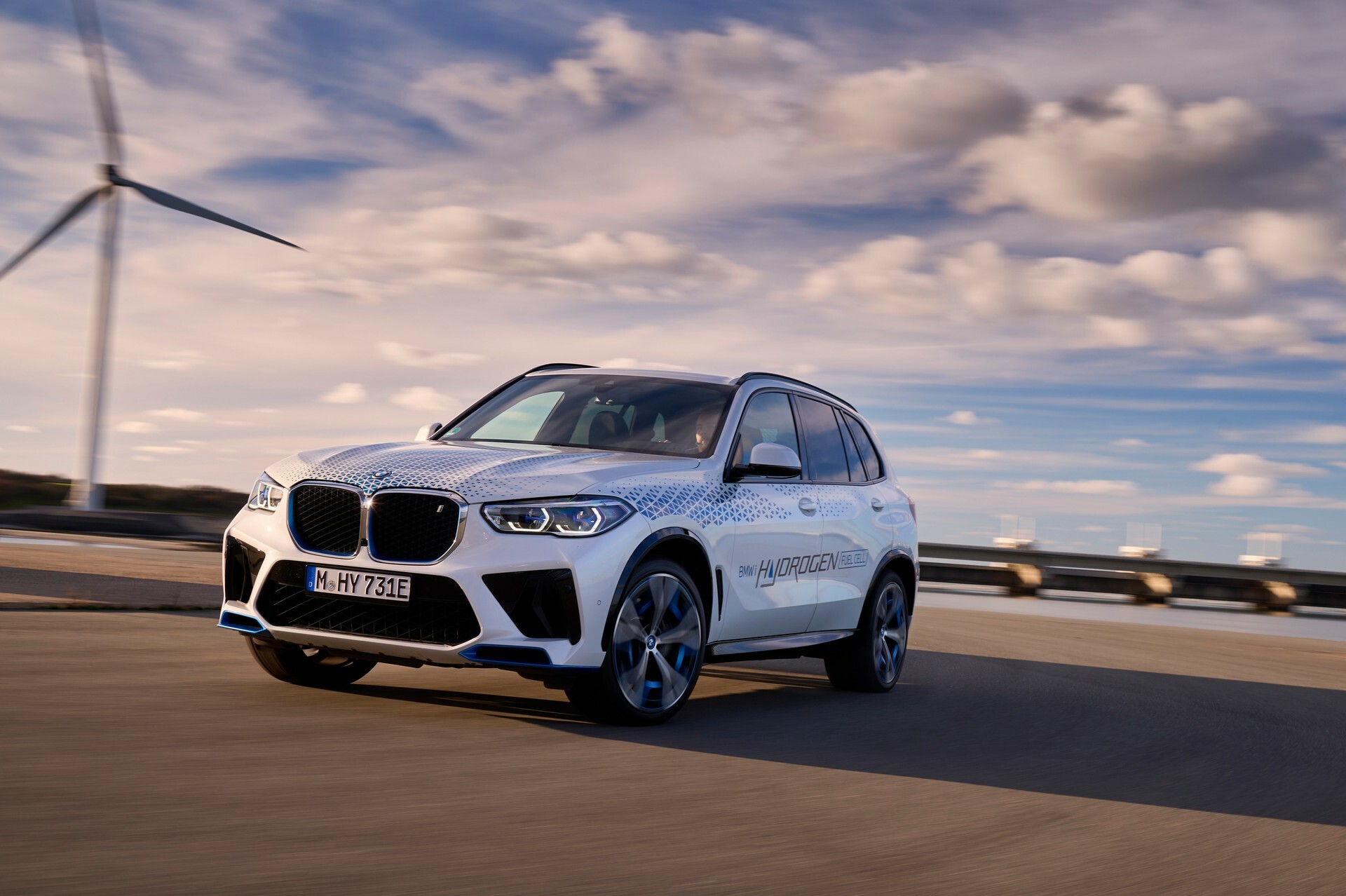 BMW Launches iX5 Hydrogen Powered By Toyota Fuel Cells In Global Pilot ...