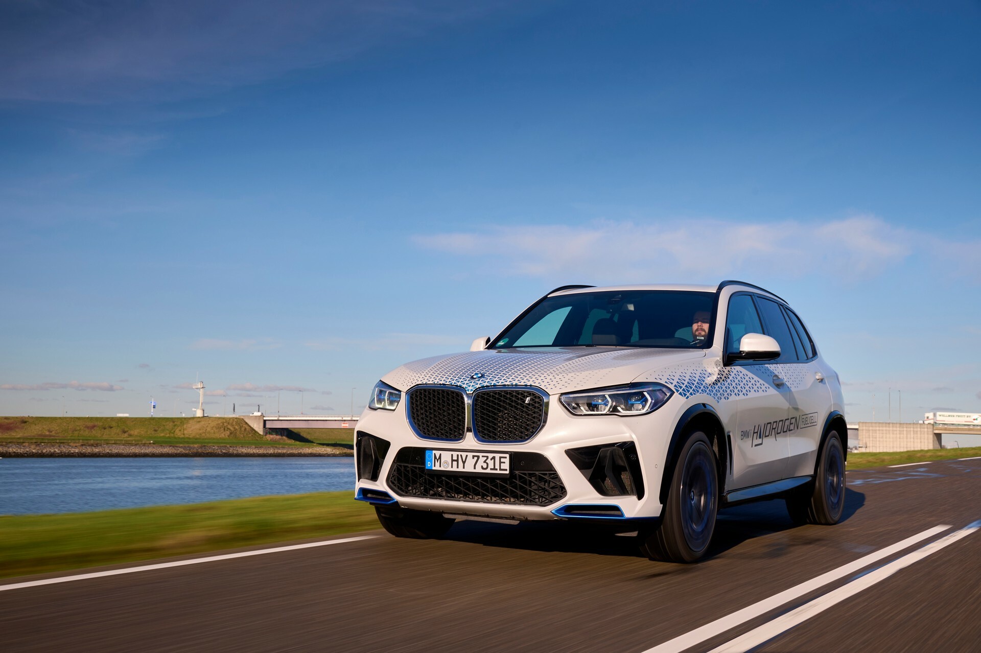 BMW Launches iX5 Hydrogen Powered By Toyota Fuel Cells In Global Pilot ...