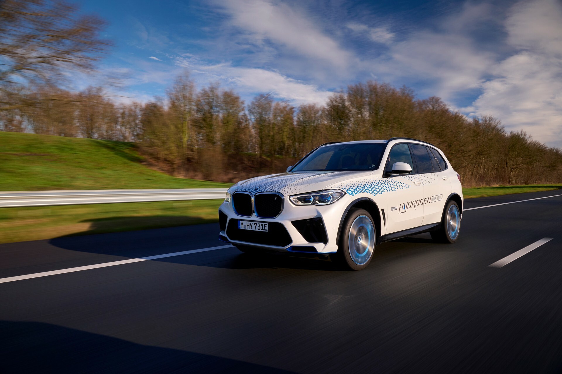 BMW Launches iX5 Hydrogen Powered By Toyota Fuel Cells In Global Pilot ...