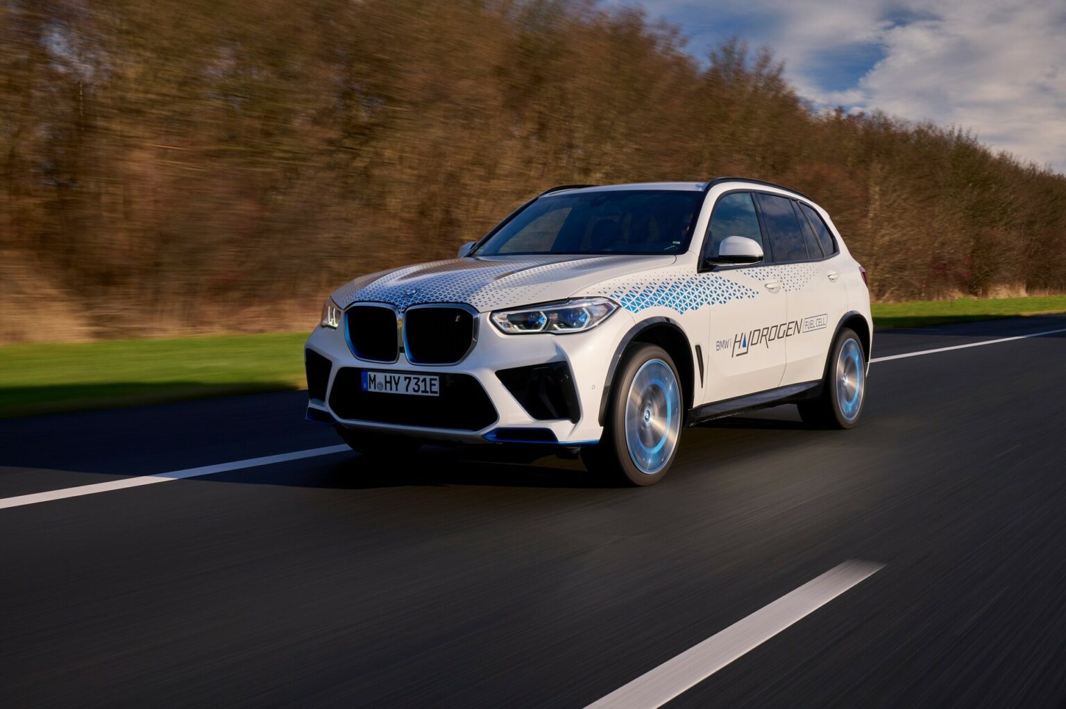 BMW Launches iX5 Hydrogen Powered By Toyota Fuel Cells In Global Pilot ...