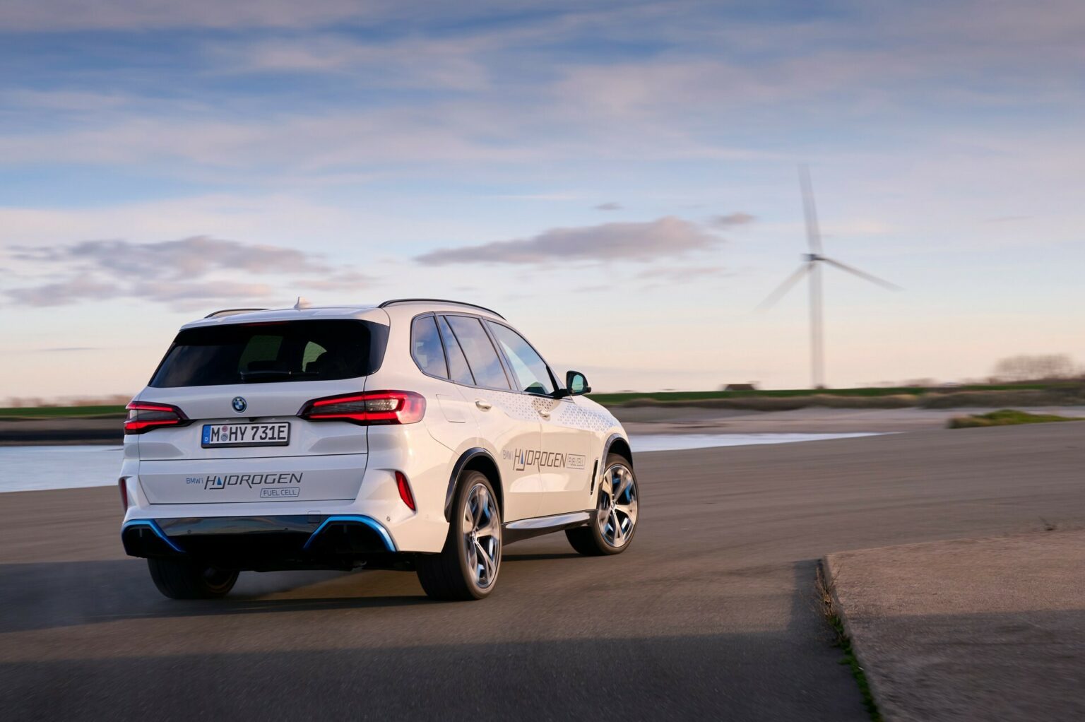BMW Launches iX5 Hydrogen Powered By Toyota Fuel Cells In Global Pilot ...