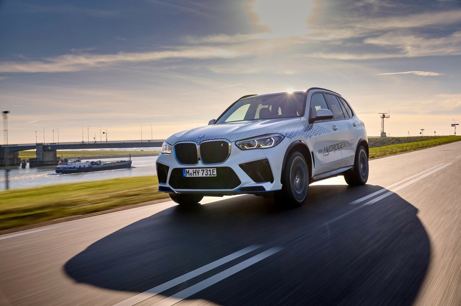 BMW Launches iX5 Hydrogen Powered By Toyota Fuel Cells In Global Pilot ...