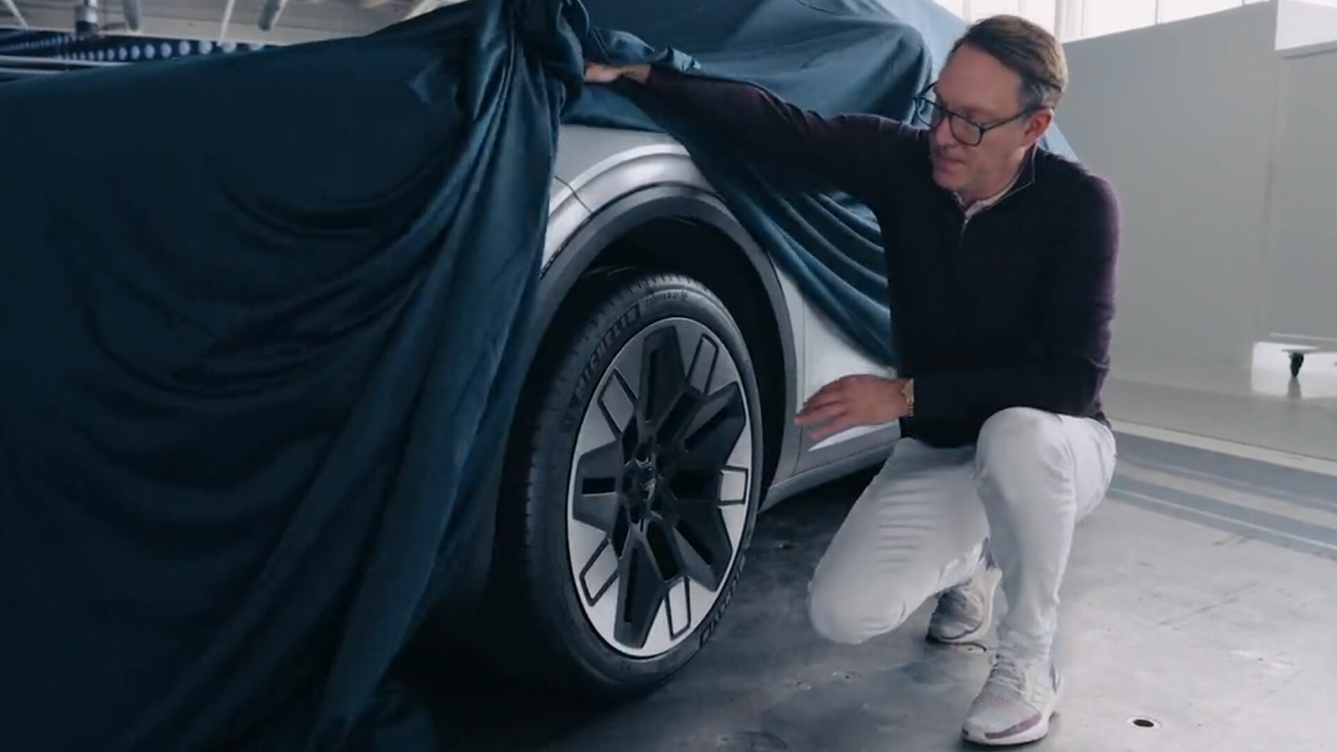 Ford’s MEB-Based Electric SUV Debuts March 21 | Carscoops