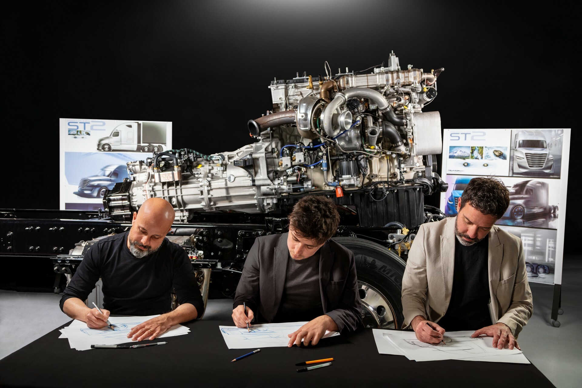 Freightliner SuperTruck II Debuts With Active Aero, Efficient Diesel ...