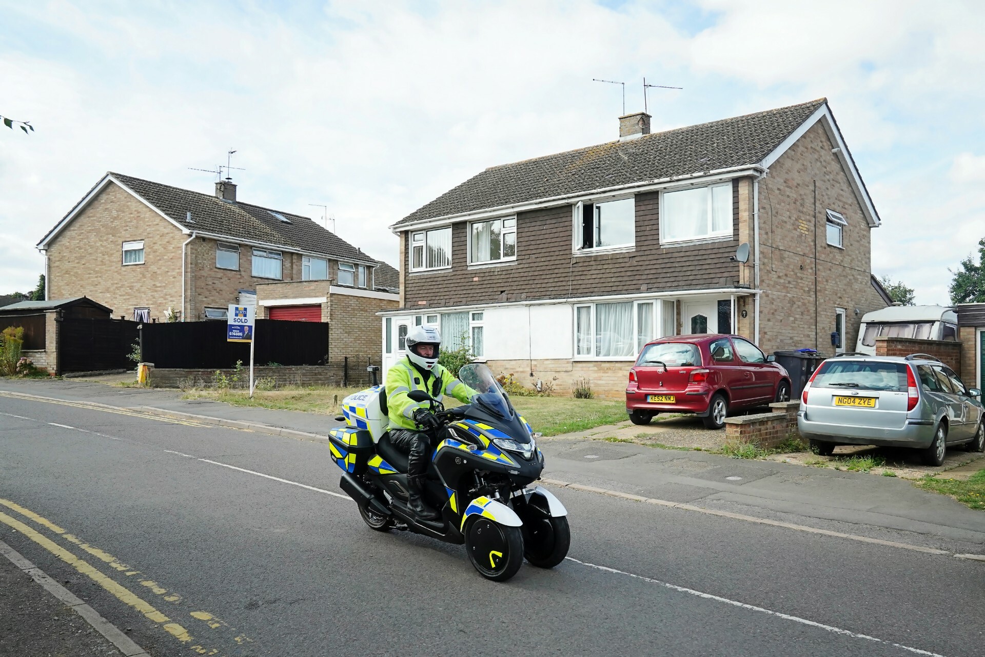 British Police Getting Three-Wheeled Electric Motorbikes | Carscoops