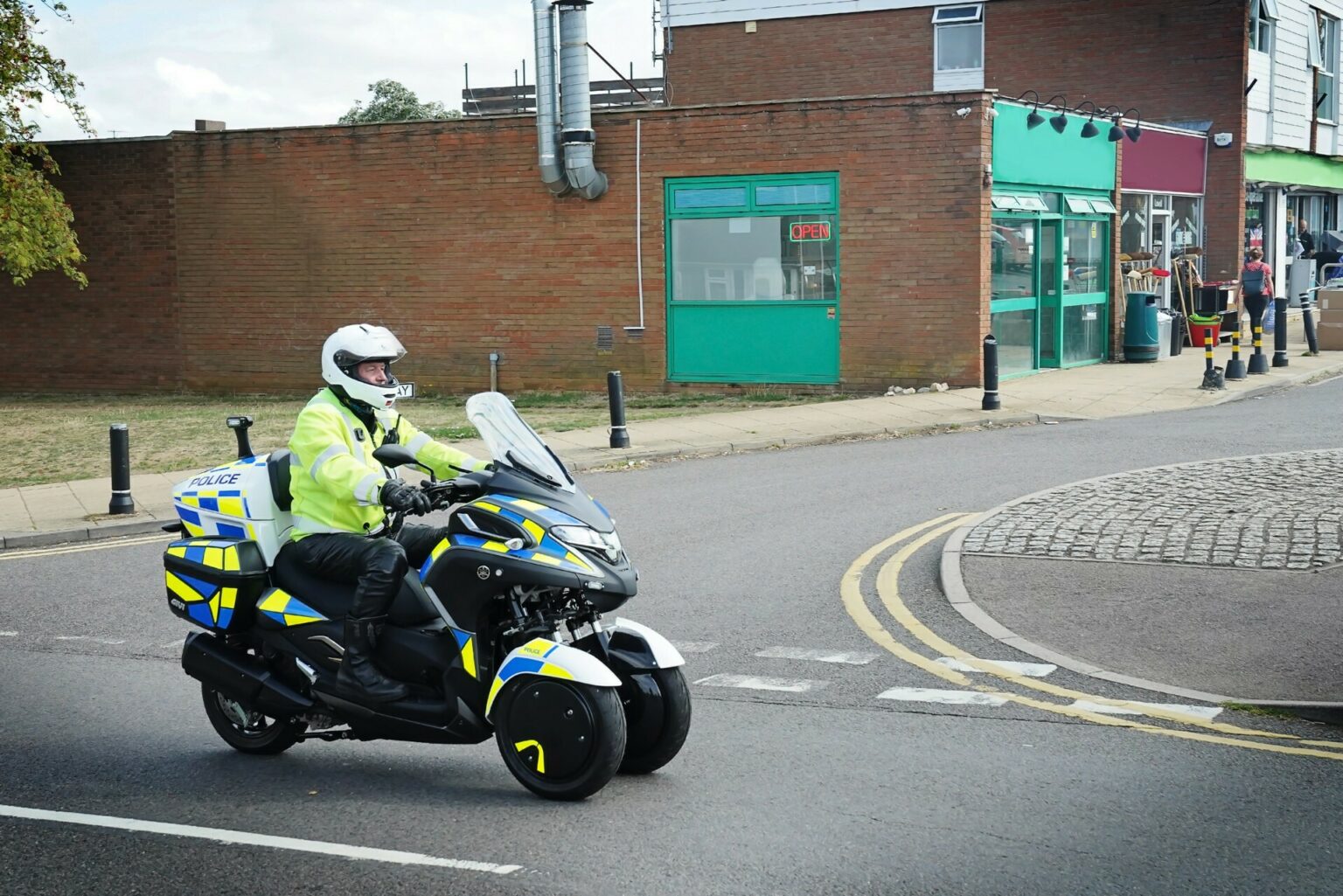 British Police Getting Three-Wheeled Electric Motorbikes | Carscoops