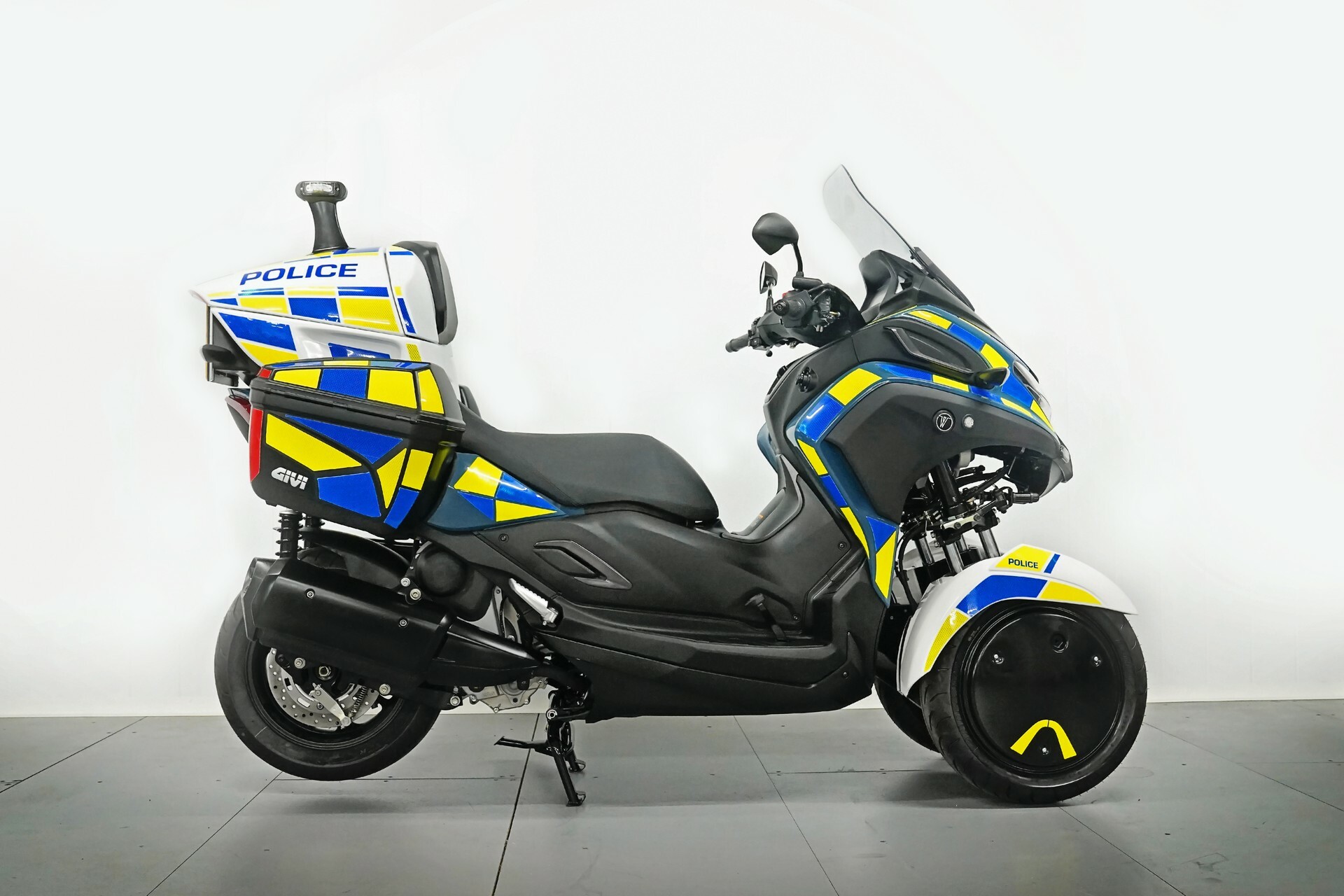 British Police Getting Three-Wheeled Electric Motorbikes | Carscoops