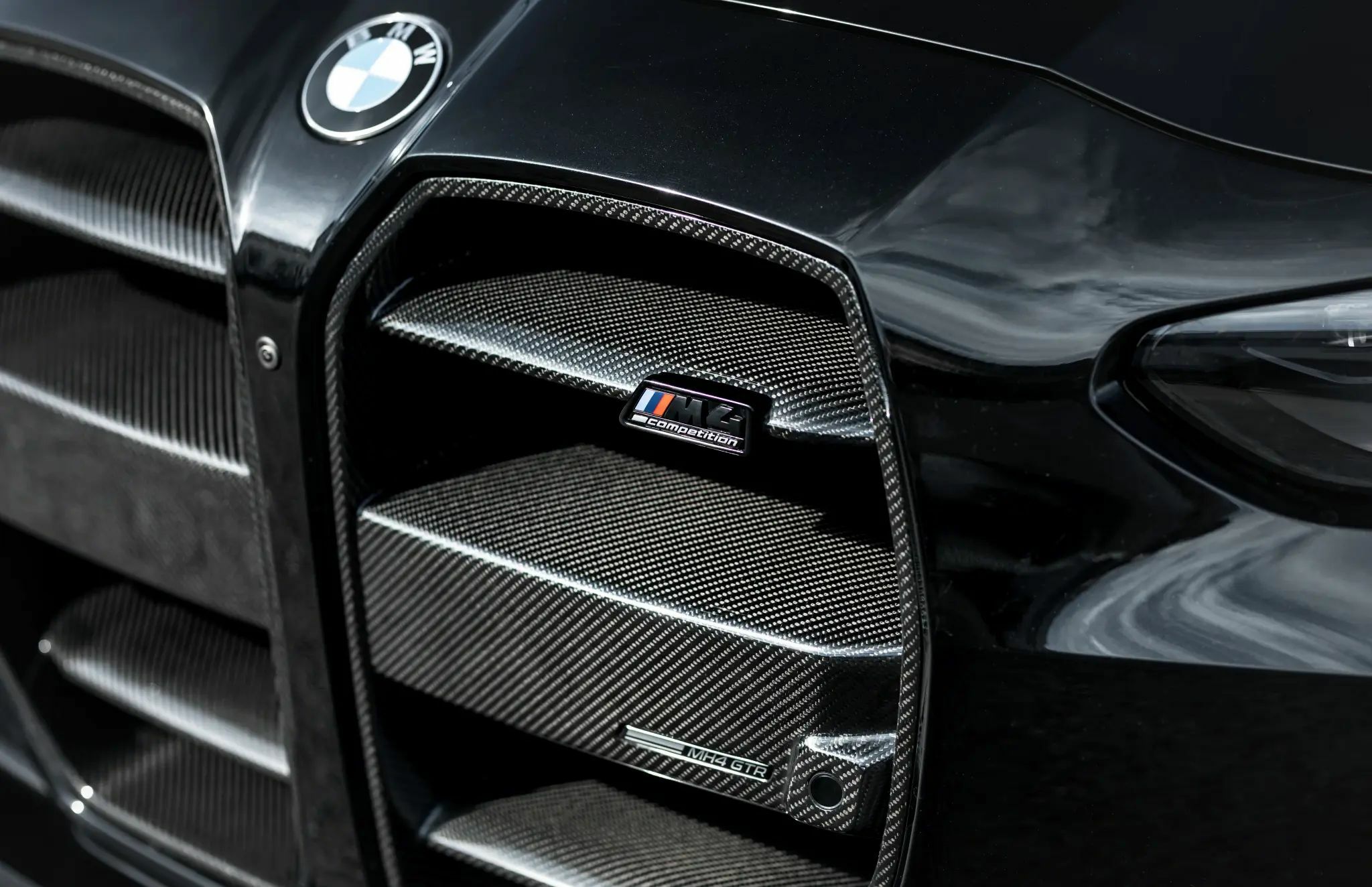Manhart Boosts BMW M4 To 635 HP And Adds Subtle Carbon Aero Bits ...