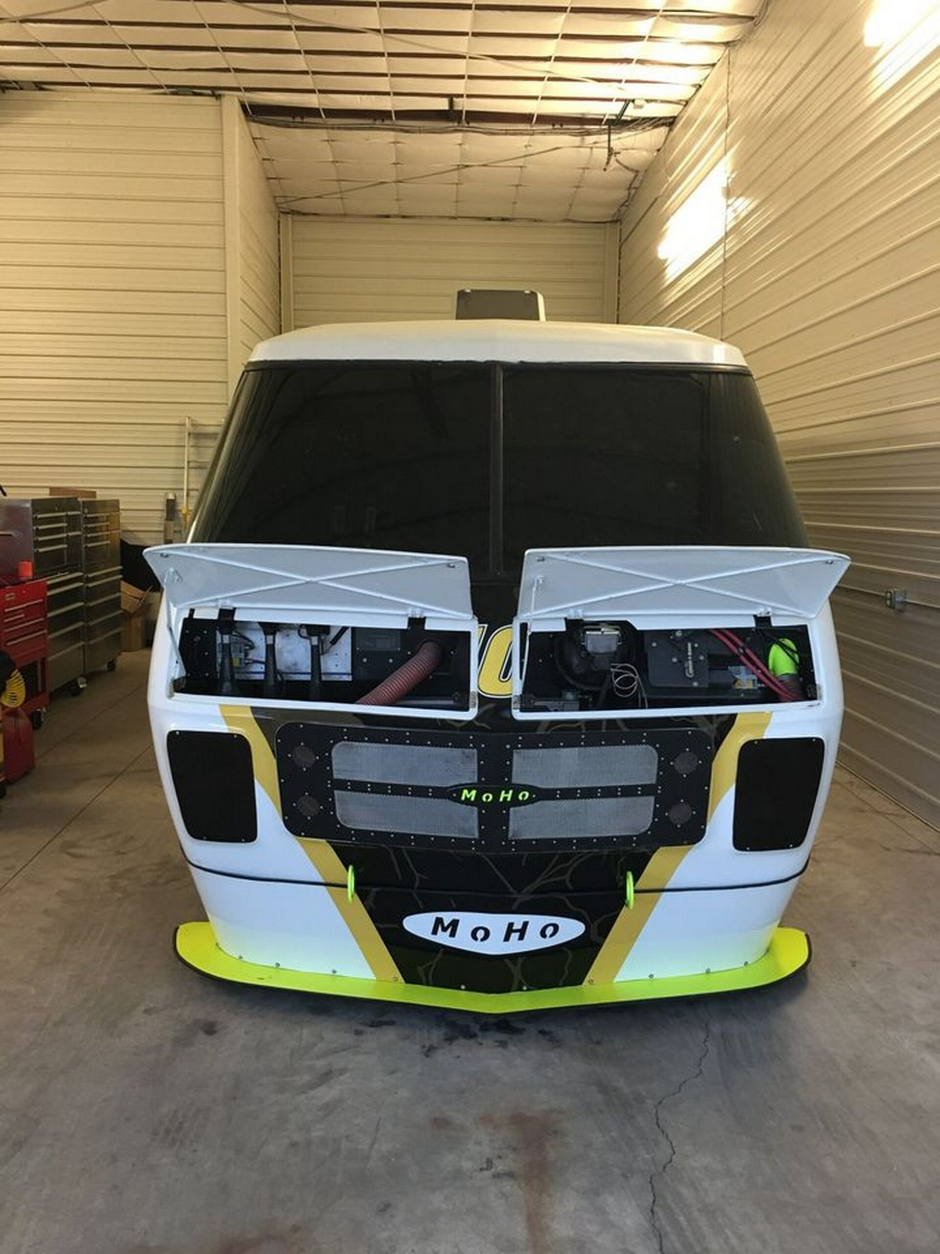 This 700 HP GMC Motorhome Is Officially The Fastest On Earth, And It ...