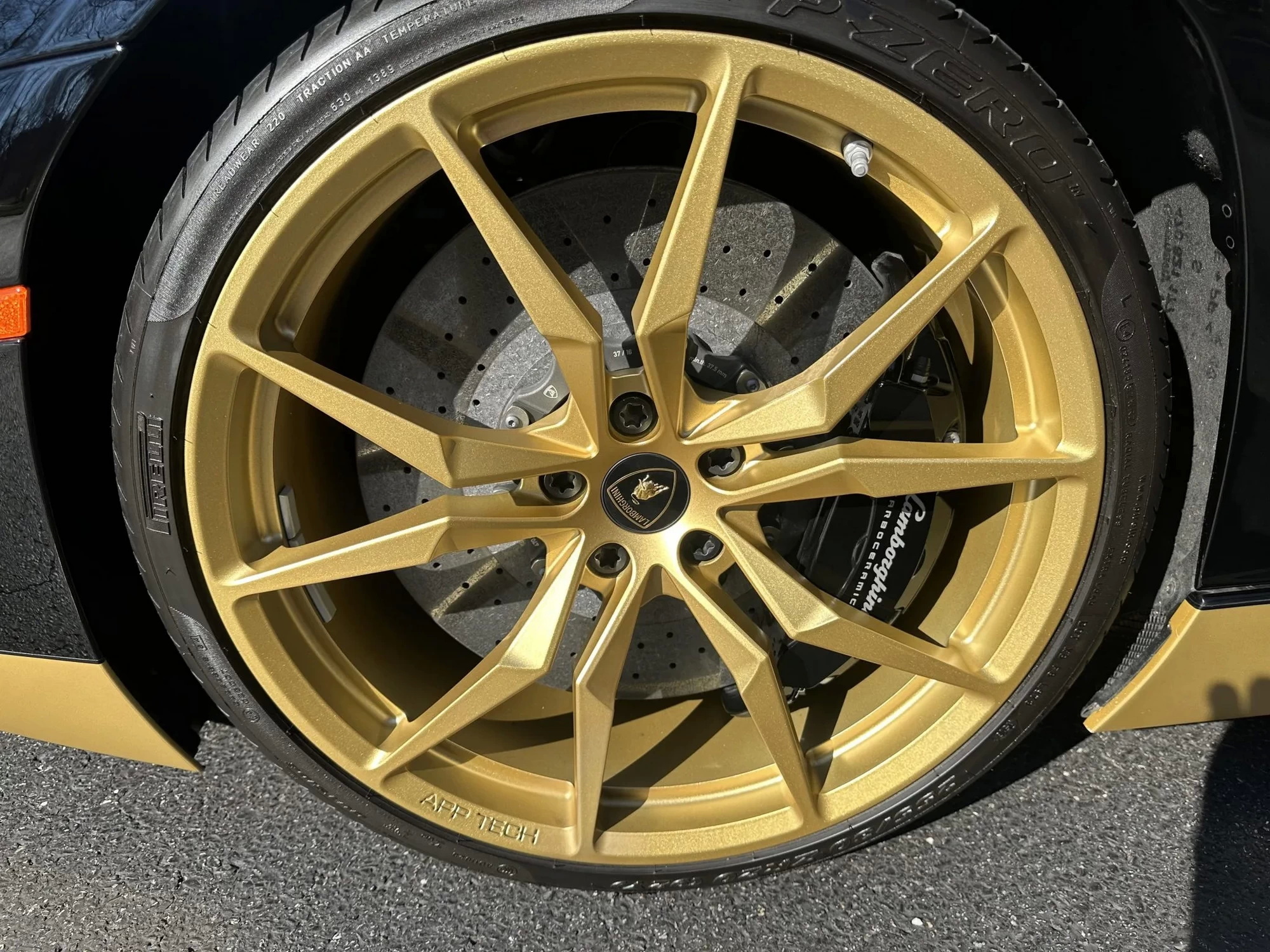 Celebrate The Iconic Miura With This 1-Of-50 Lamborghini Aventador ...