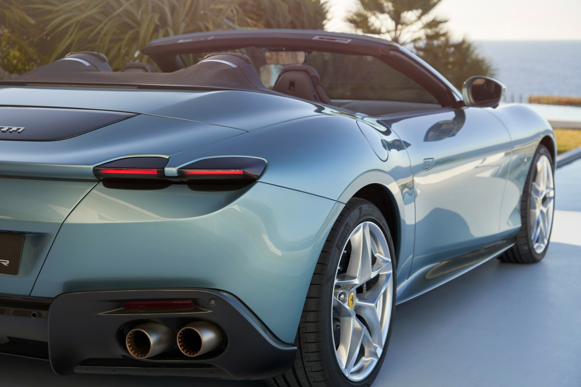 Ferrari Roma Spider Combines Soft Top Fun With A 612 HP Twin-Turbo V8 ...