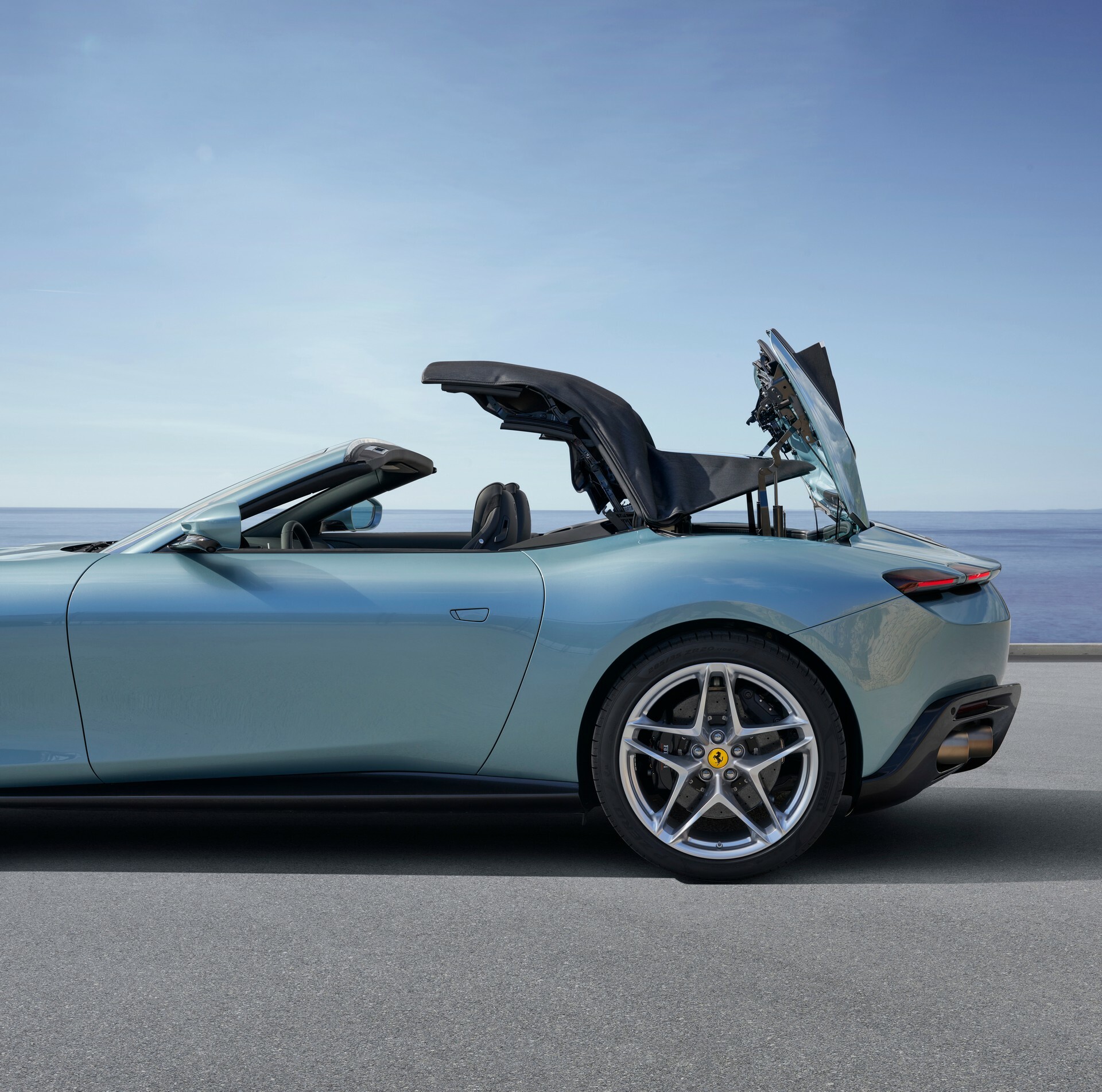 Ferrari Roma Spider Combines Soft Top Fun With A 612 HP Twin-Turbo V8 ...