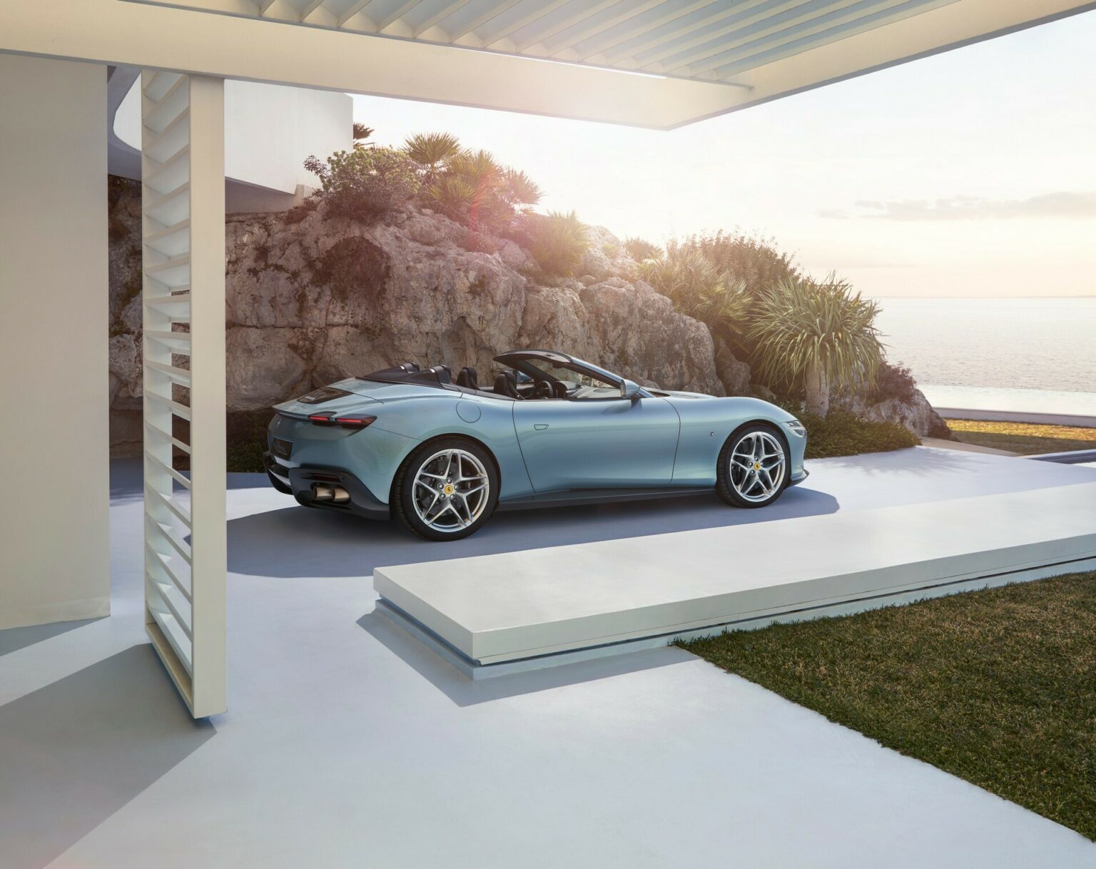 Ferrari Roma Spider Combines Soft Top Fun With A 612 HP Twin-Turbo V8 ...