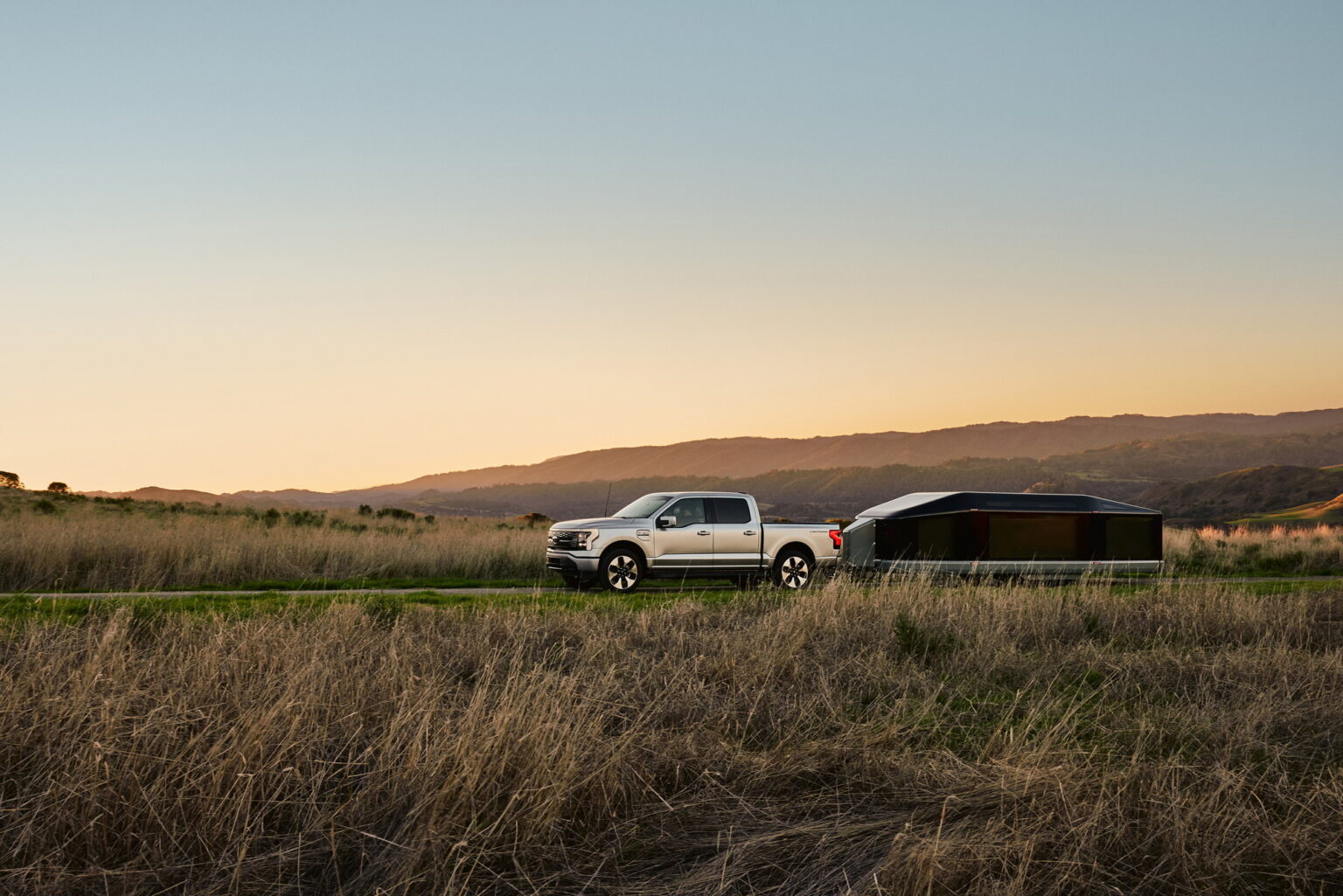 Tesla Veterans Create $125K Electric Trailer That Can Be Towed Without ...