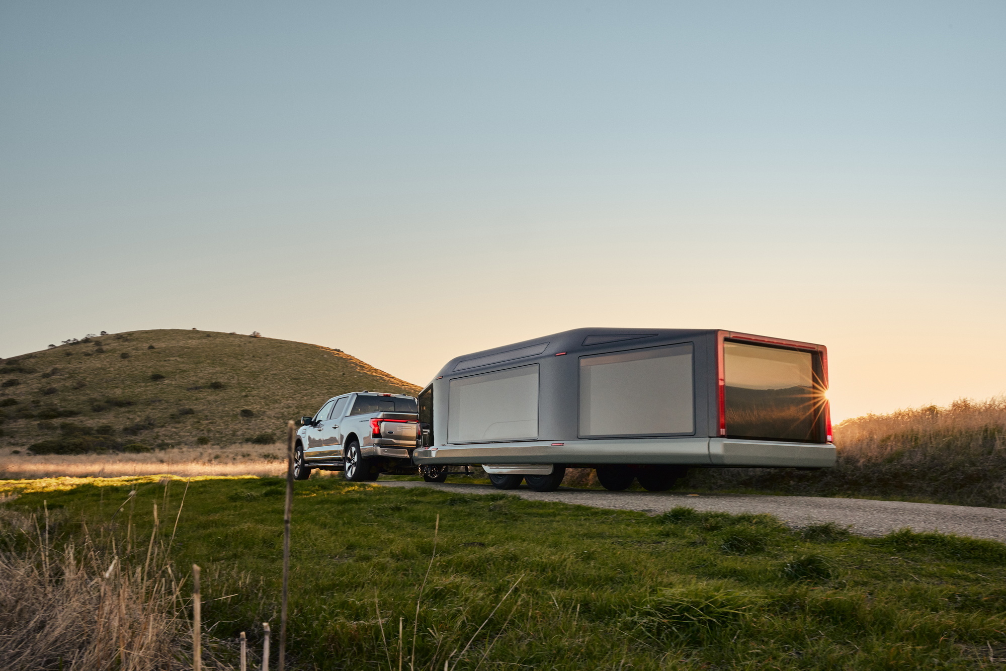 Tesla Veterans Create $125K Electric Trailer That Can Be Towed Without ...