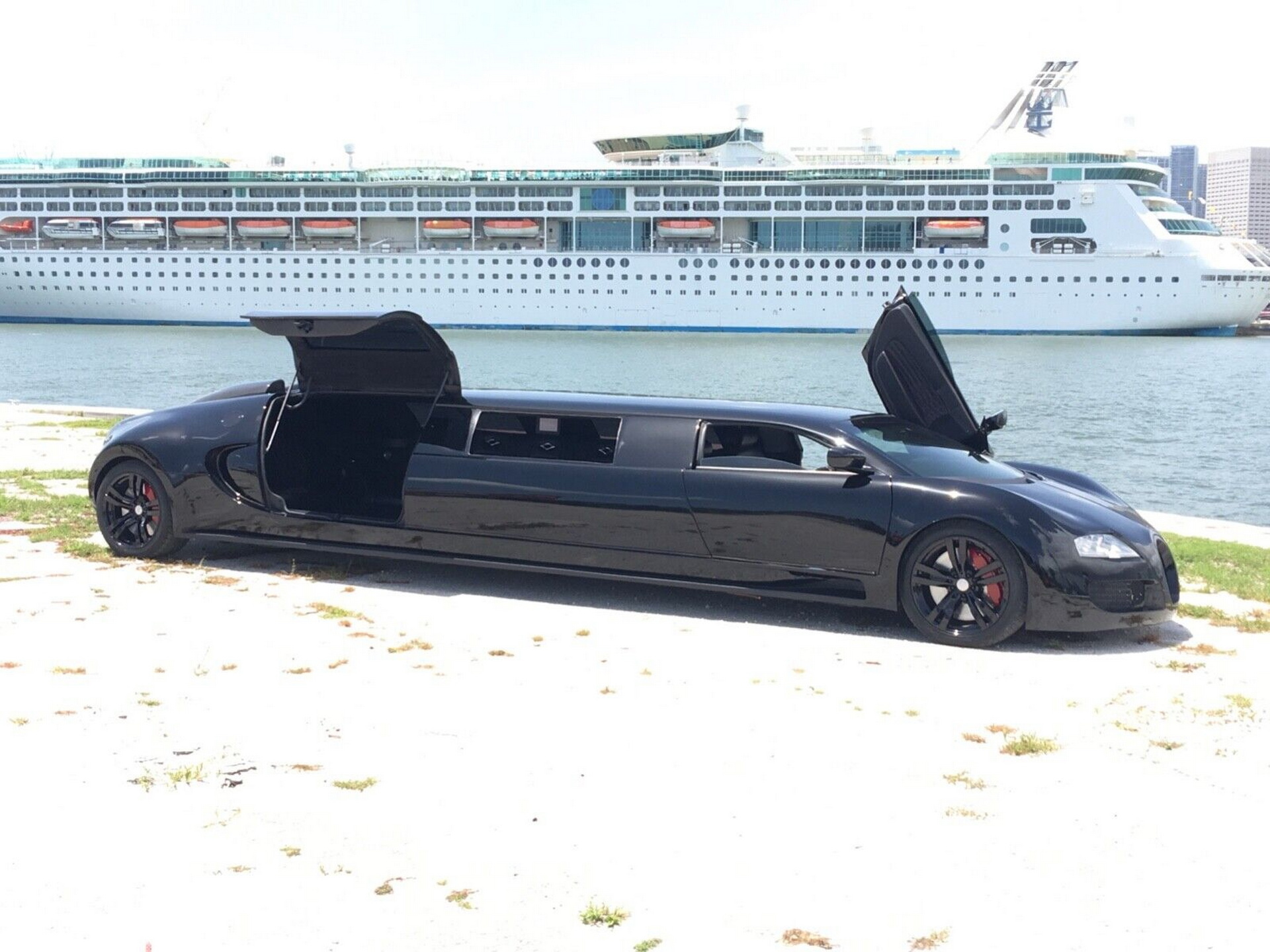 This Unfinished Lincoln-Based Bugatti Veyron Limo Replica Is Listed For ...