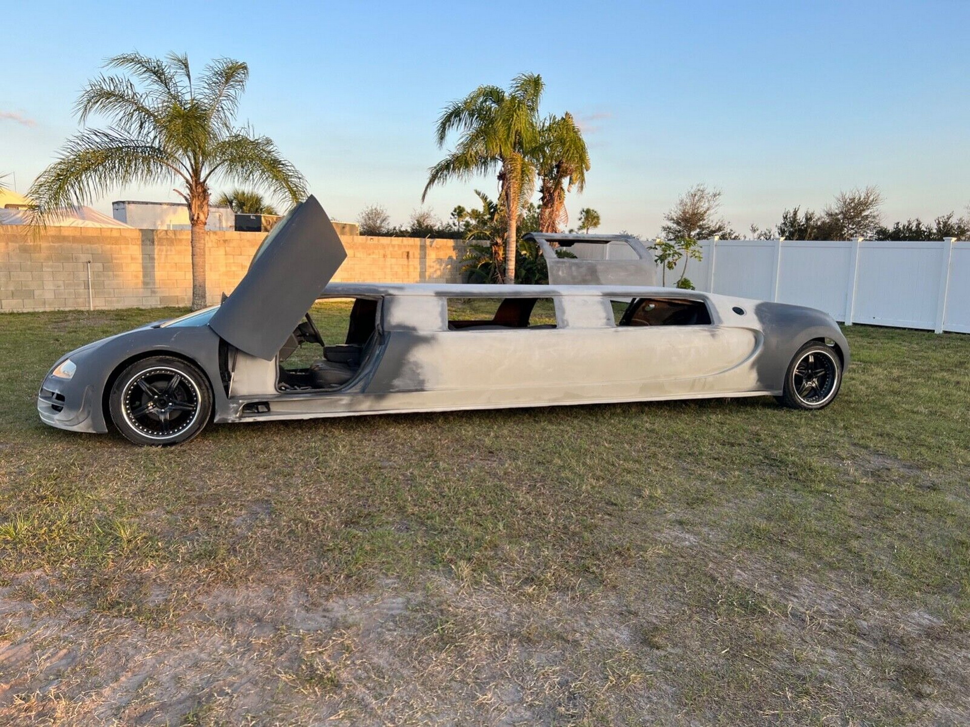This Unfinished Lincoln-Based Bugatti Veyron Limo Replica Is Listed For ...