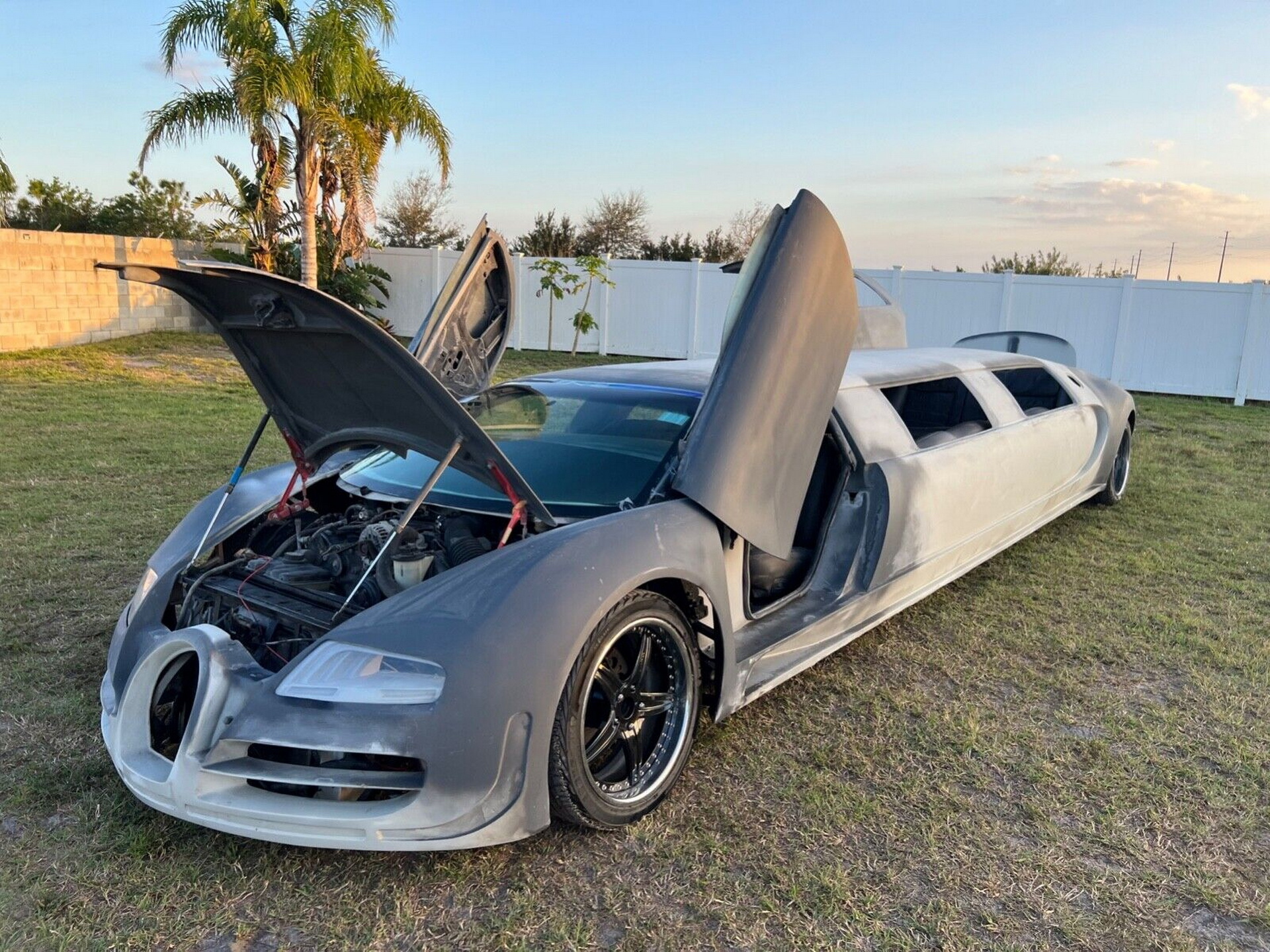 This Unfinished Lincoln-Based Bugatti Veyron Limo Replica Is Listed For ...