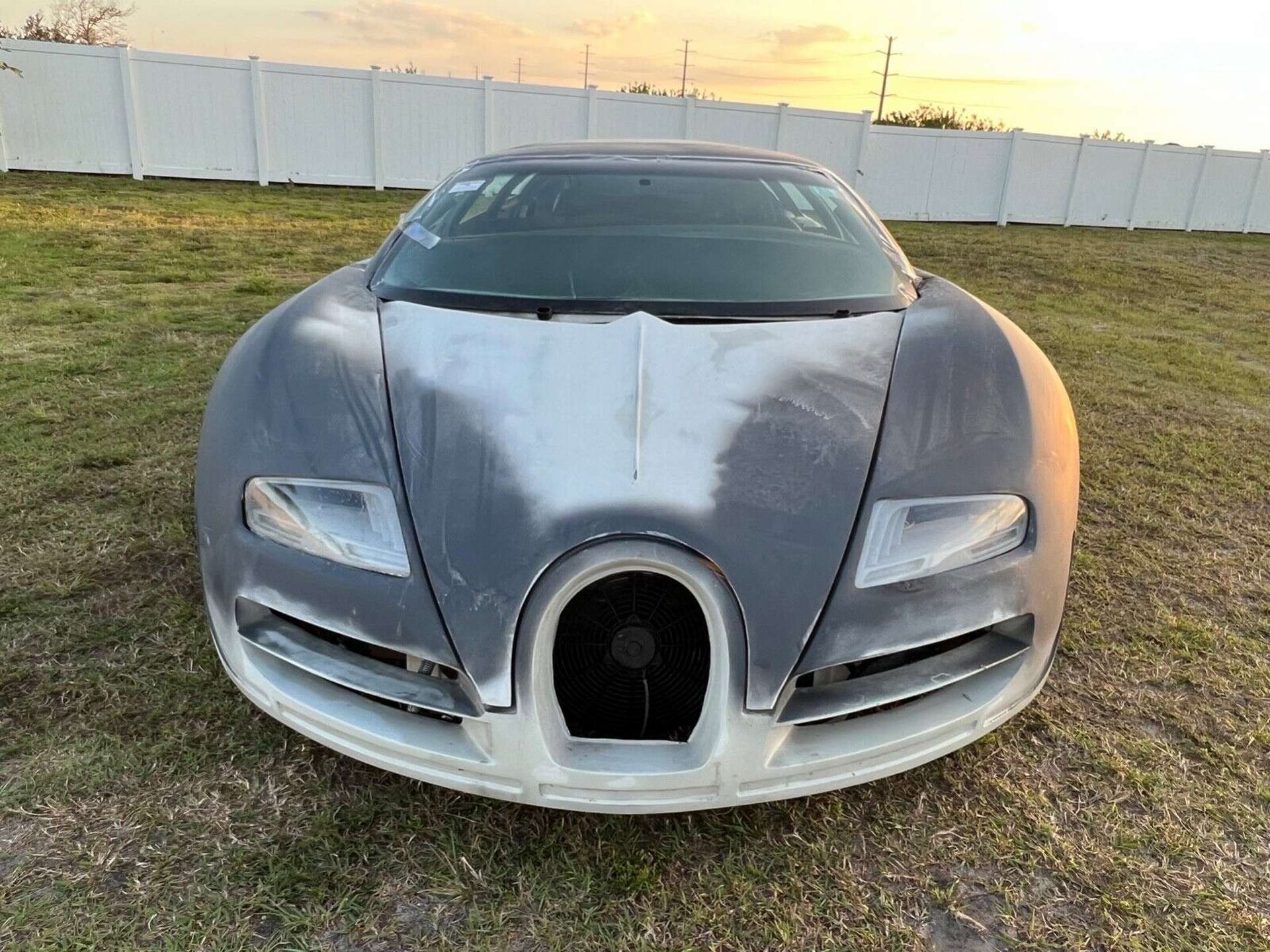 This Unfinished Lincoln-Based Bugatti Veyron Limo Replica Is Listed For ...