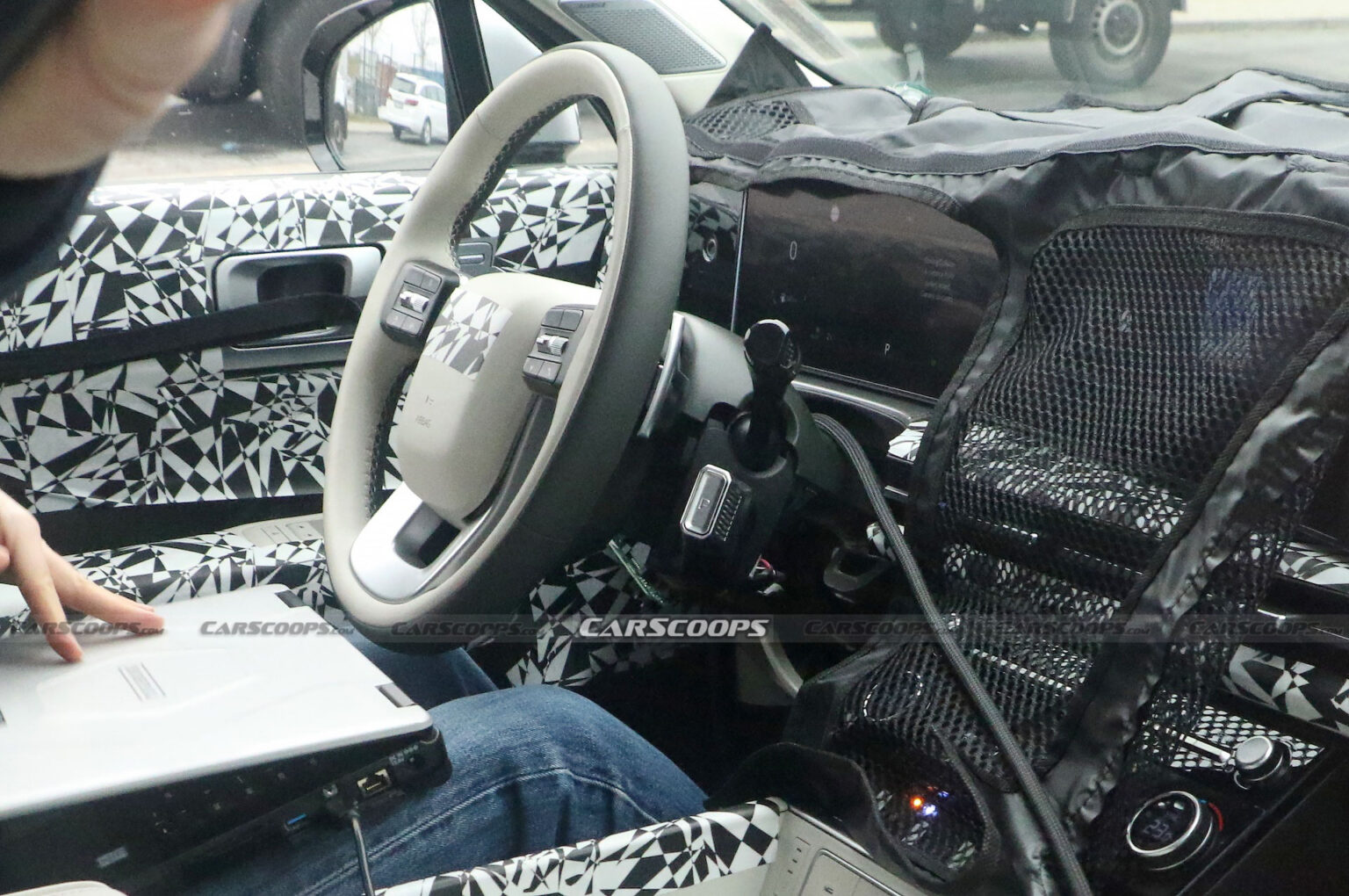 Defender-Aping 2025 Hyundai Sante Fe Shows Off Curving Digital Dash ...