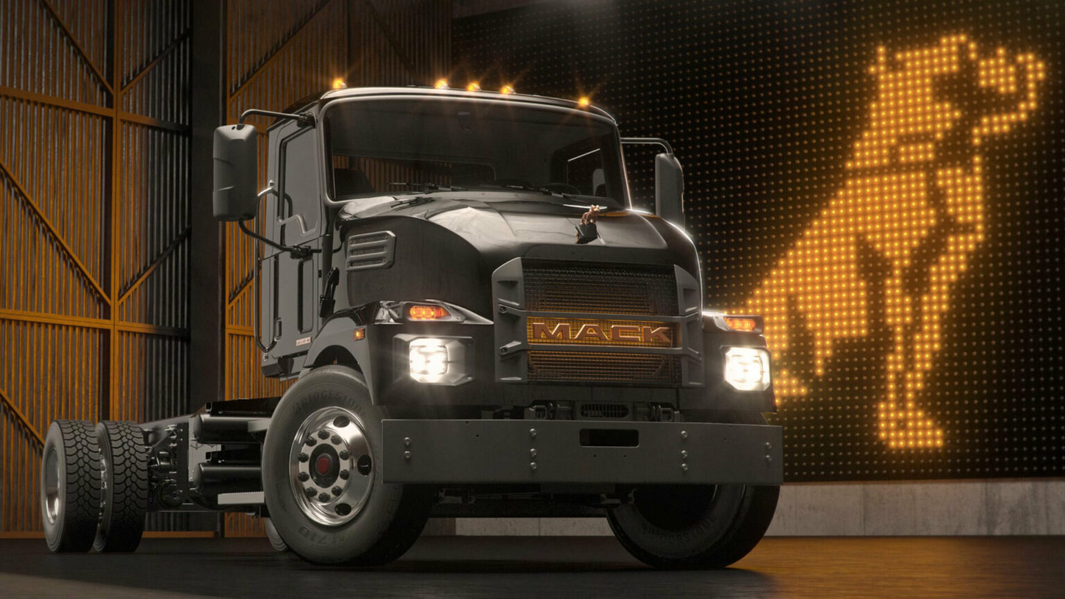 Mack MD Electric Debuts With 230 Mile Range And 19k Pound Payload ...