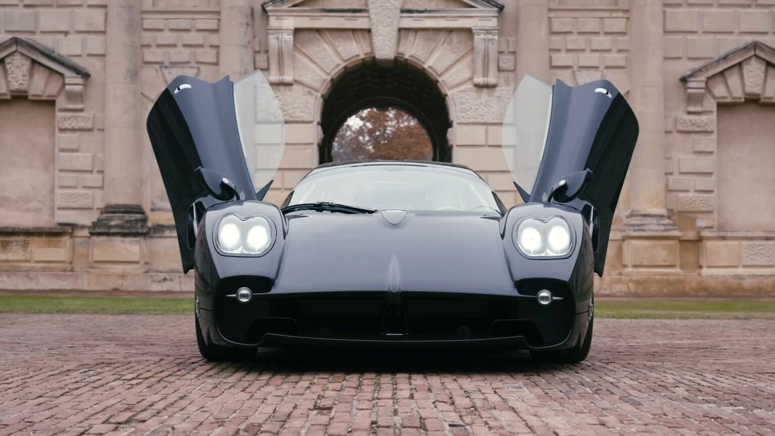 Watch A Black Pagani Utopia Roam Narrow Streets Of A Medieval Italian ...