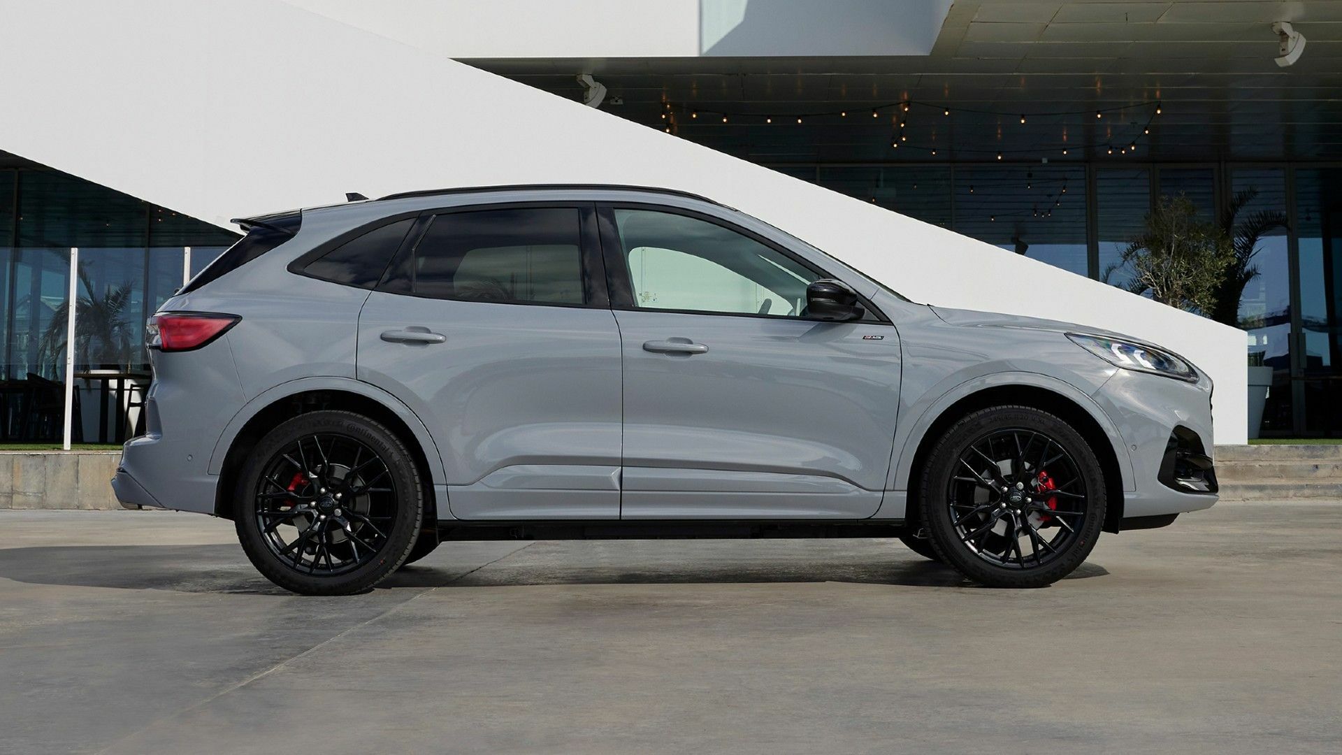 Ford Kuga Refuses To Get Facelifted But Gains Graphite Tech Edition ...