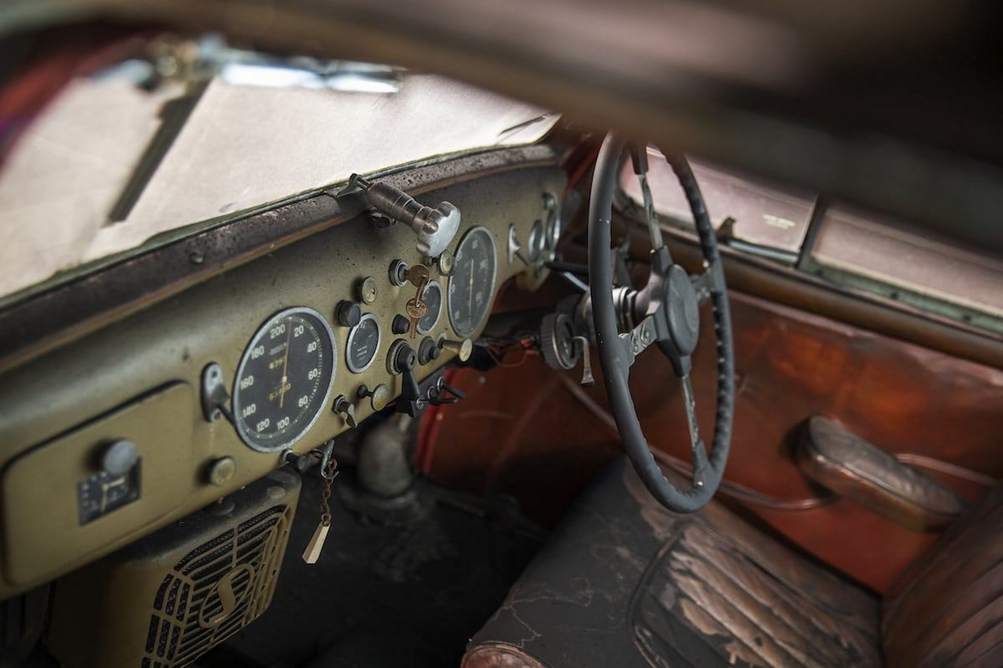 An Amazing Collection Of 230 Classic Cars Discovered In Hidden Barn ...