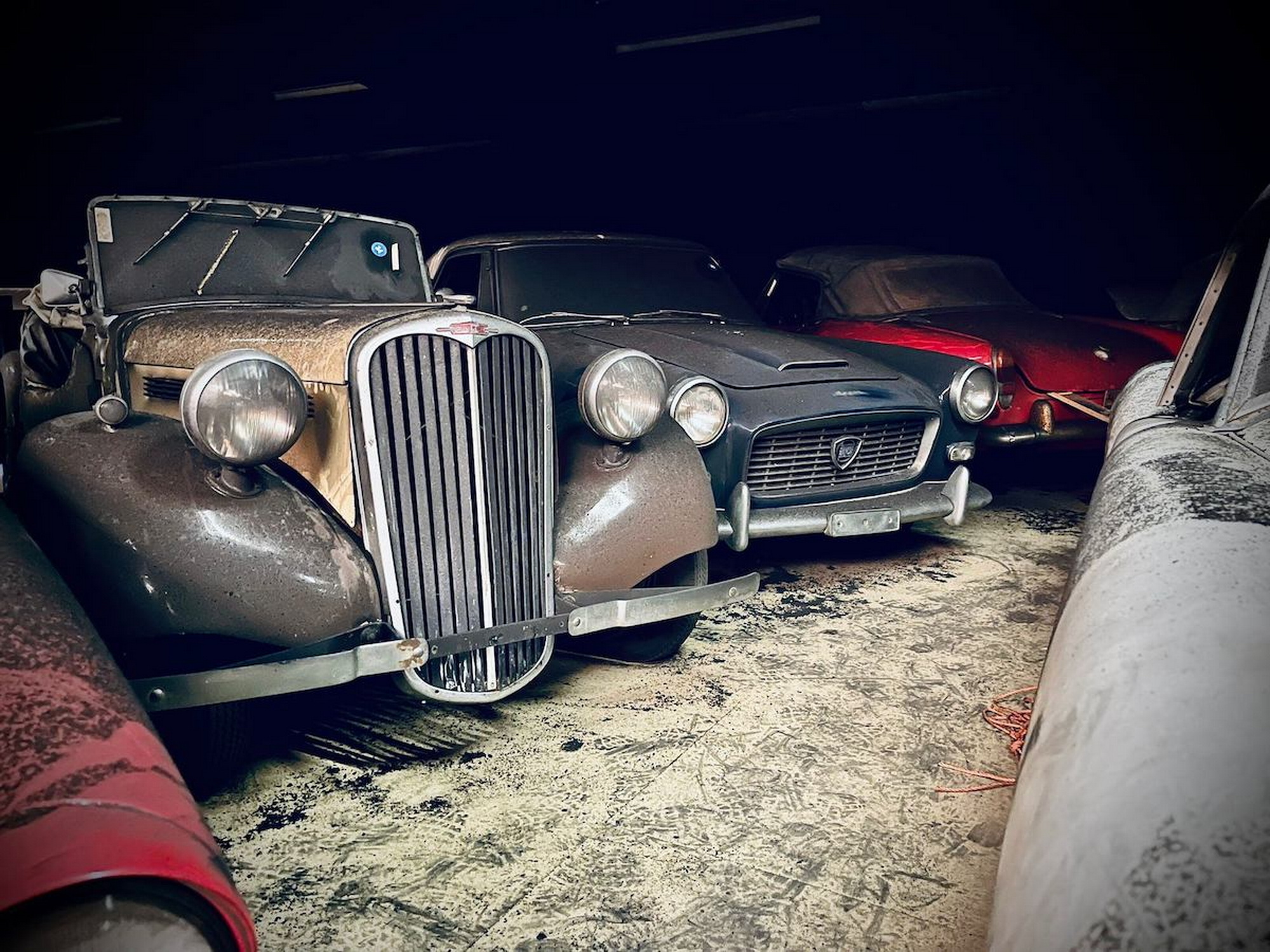 An Amazing Collection Of 230 Classic Cars Discovered In Hidden Barn ...
