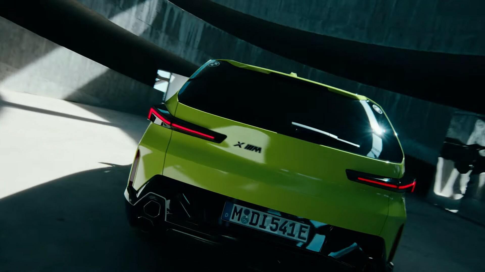 Base BMW XM 50e Makes Surprise Appearance, Offers Up To 52 Miles Of ...