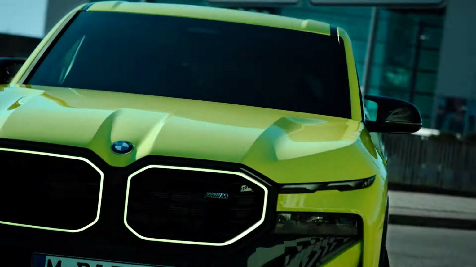 Base BMW XM 50e Makes Surprise Appearance, Offers Up To 52 Miles Of ...